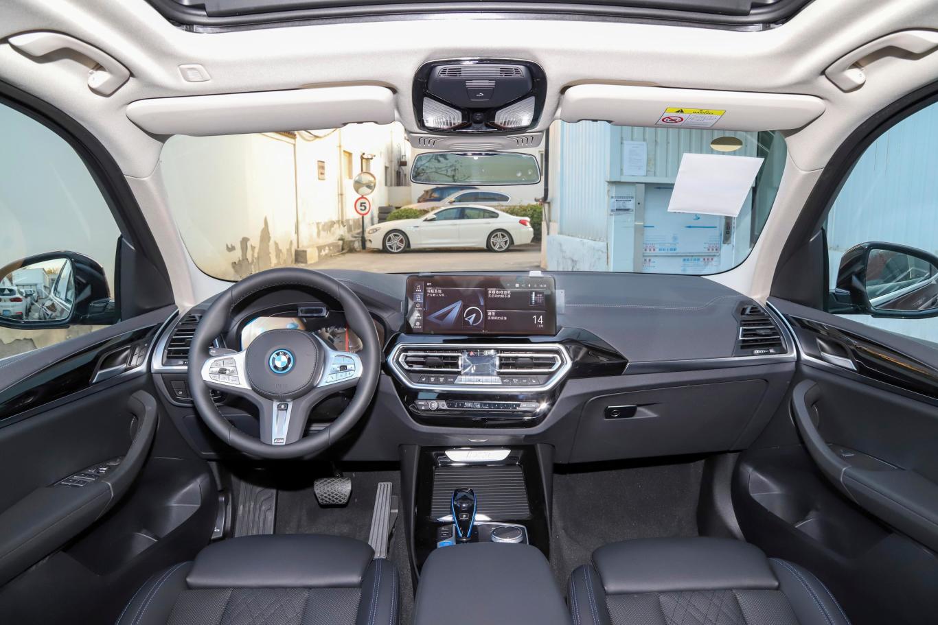 【宝马iX3改款 550km 领先型内饰全景正拍图片-汽车图片大全】-易车