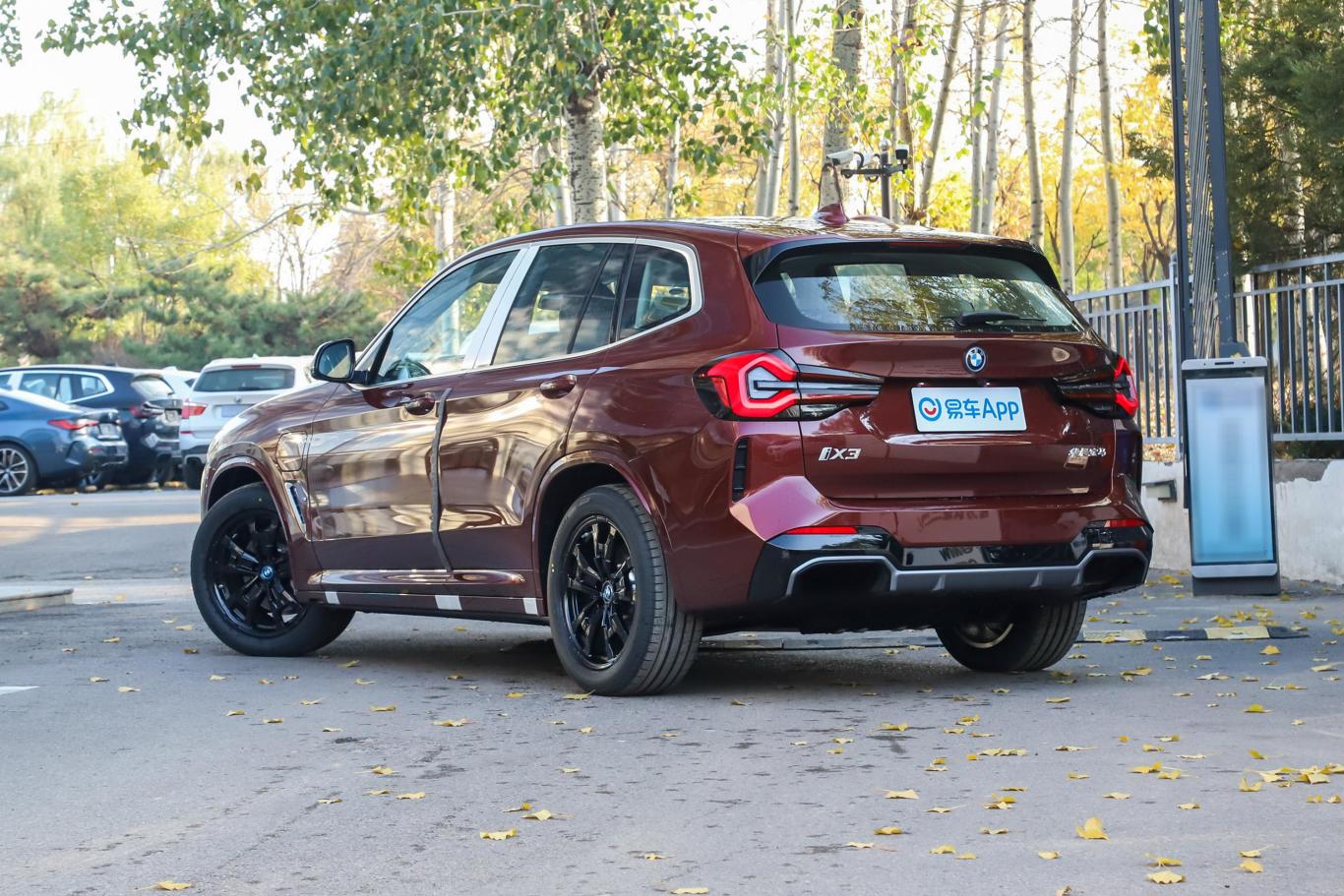 【宝马iX3改款 550km 领先型侧后45度车头向左水平图片-汽车图片大全】-易车