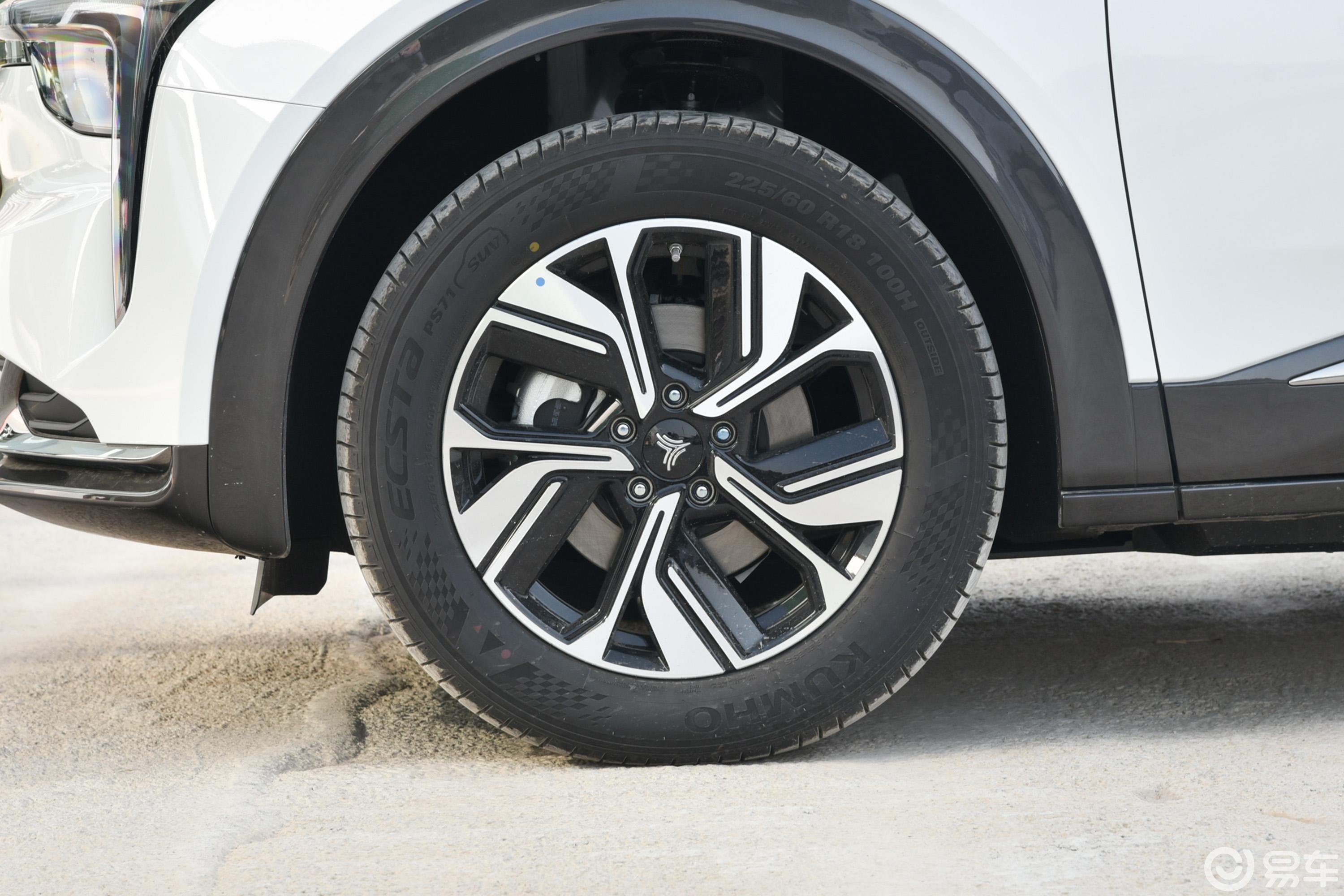 【哪吒U哪吒U-Ⅱ 401km Lite 磷酸铁锂前轮毂造型图片-汽车图片大全】-易车