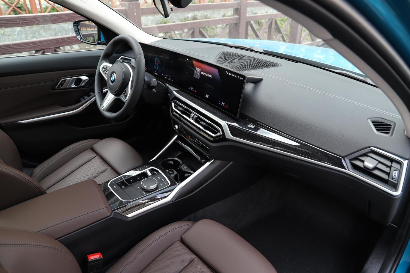 【宝马3系325Li xDrive M运动套装内饰全景副驾驶员方向图片-汽车图片大全】-易车