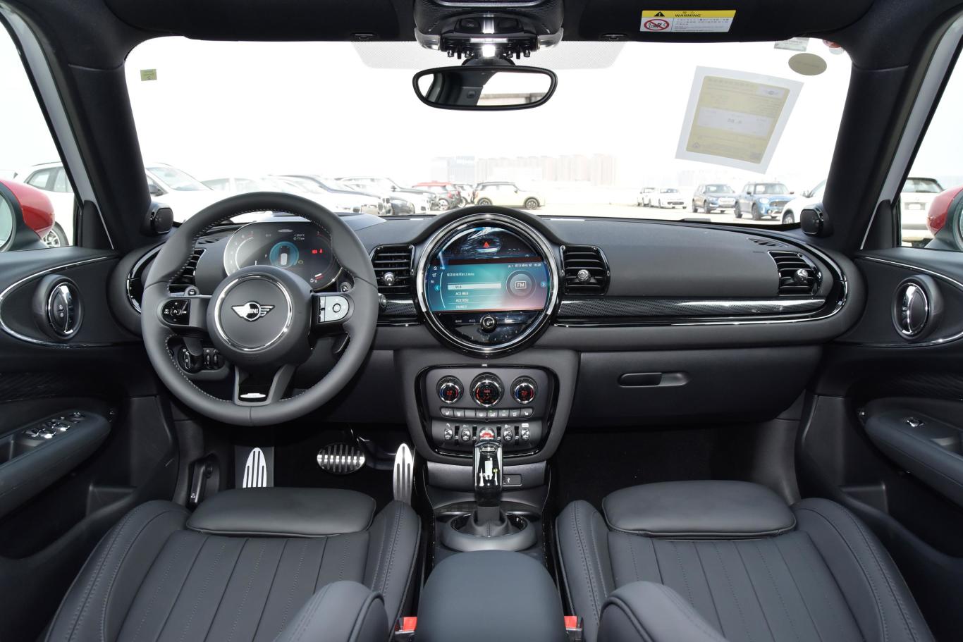 【MINI JCW CLUBMAN改款 2.0T JOHN COOPER WORKS ALL-IN内饰全景正拍图片-汽车图片大全】-易车