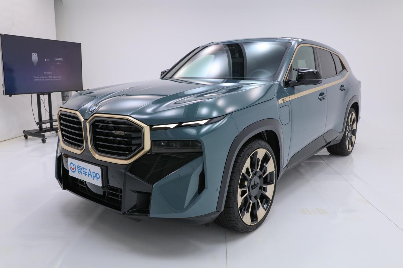 【宝马XM4.4T 78km 标准版侧前45度车头向左水平图片-汽车图片大全】-易车