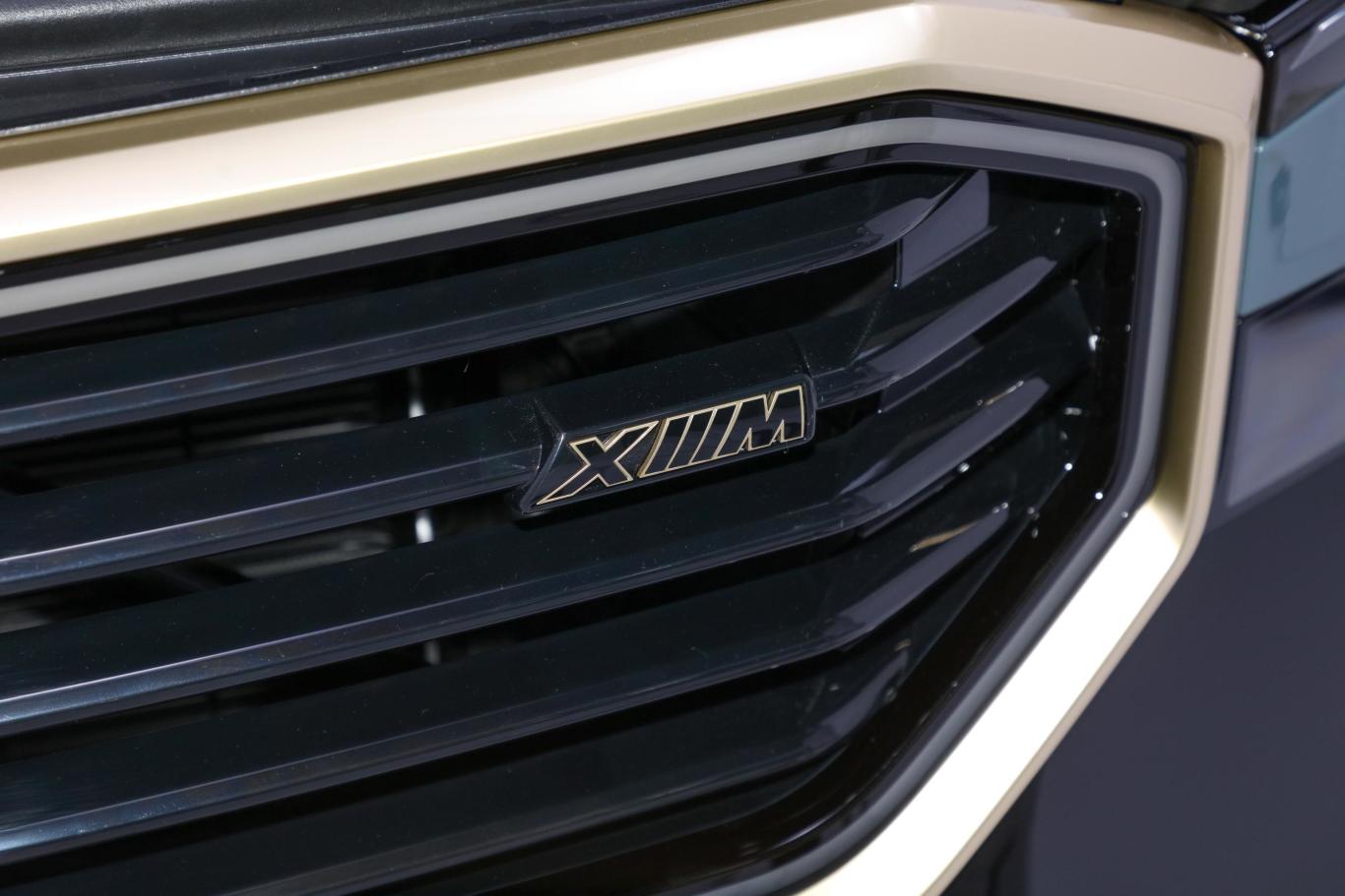 【宝马XM4.4T 78km 标准版外观细节图片-汽车图片大全】-易车