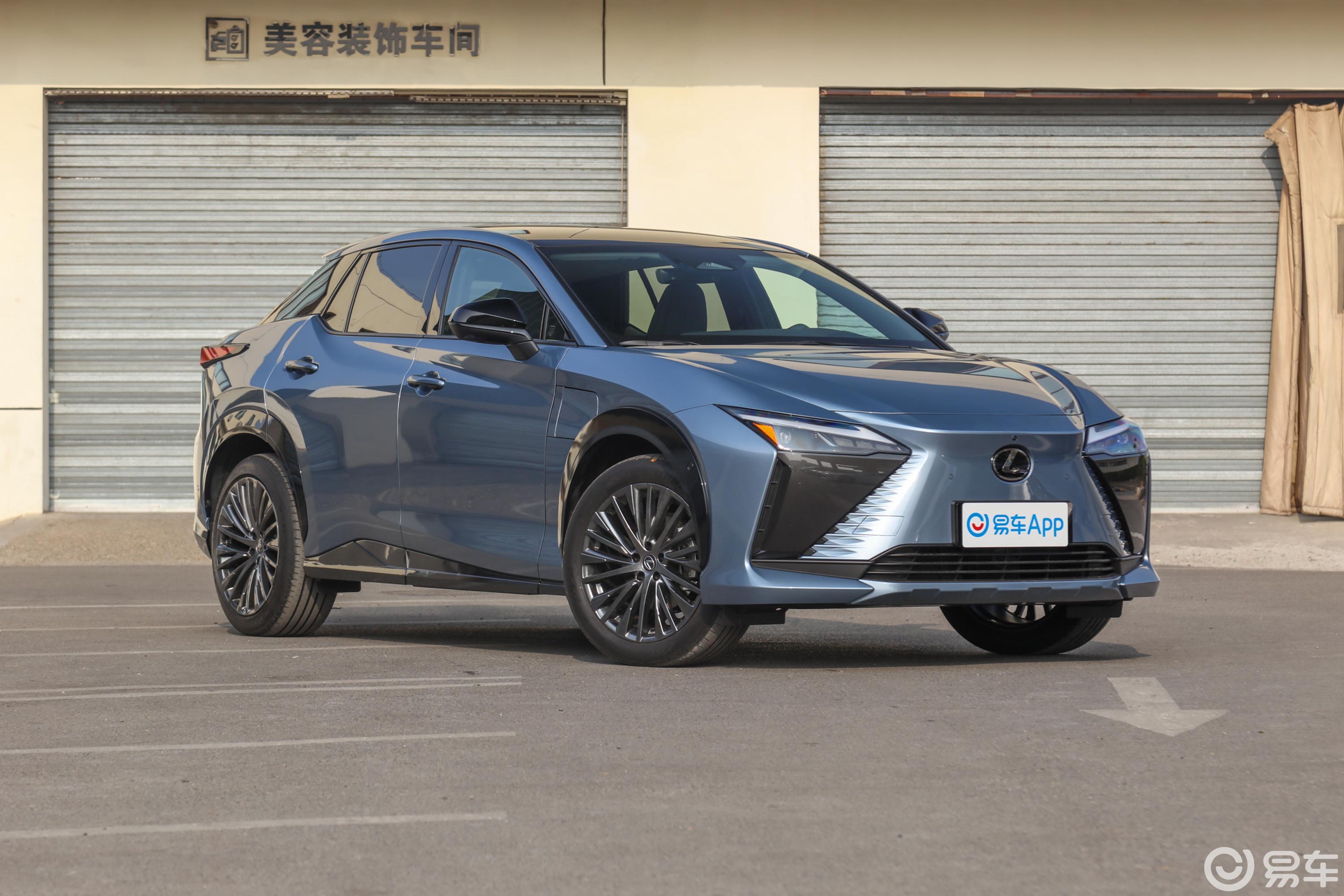 【雷克萨斯RZ450e 纵领版侧后45度车头向右水平图片-汽车图片大全】-易车