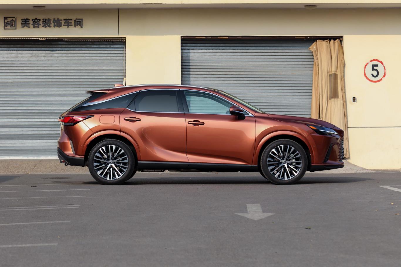 【雷克萨斯RX 插电混动450h+ 畅享版正侧车头向右水平图片-汽车图片大全】-易车