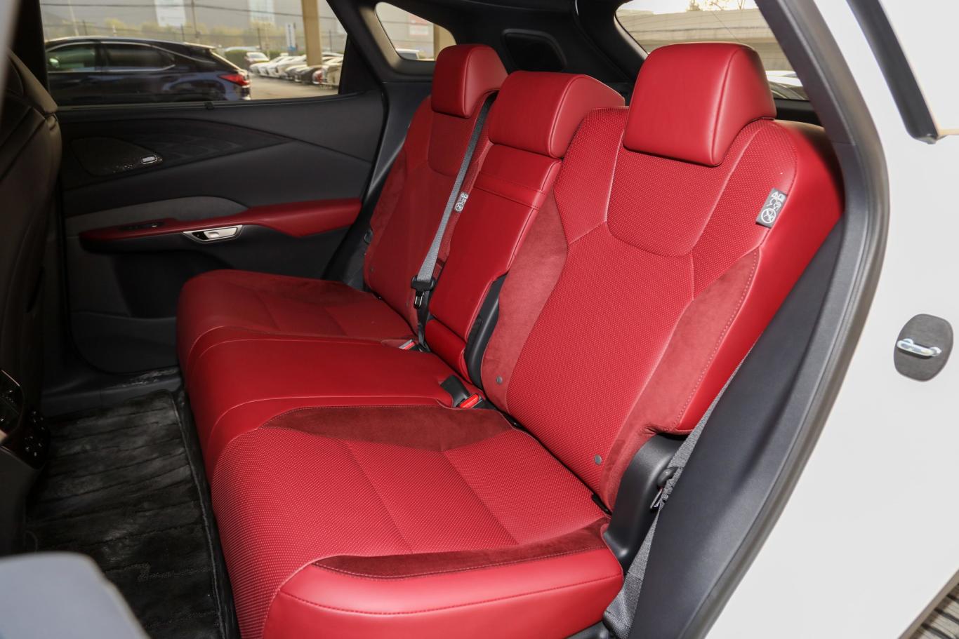 【雷克萨斯RX500h 四驱F SPORT Performance后排座椅图片-汽车图片大全】-易车