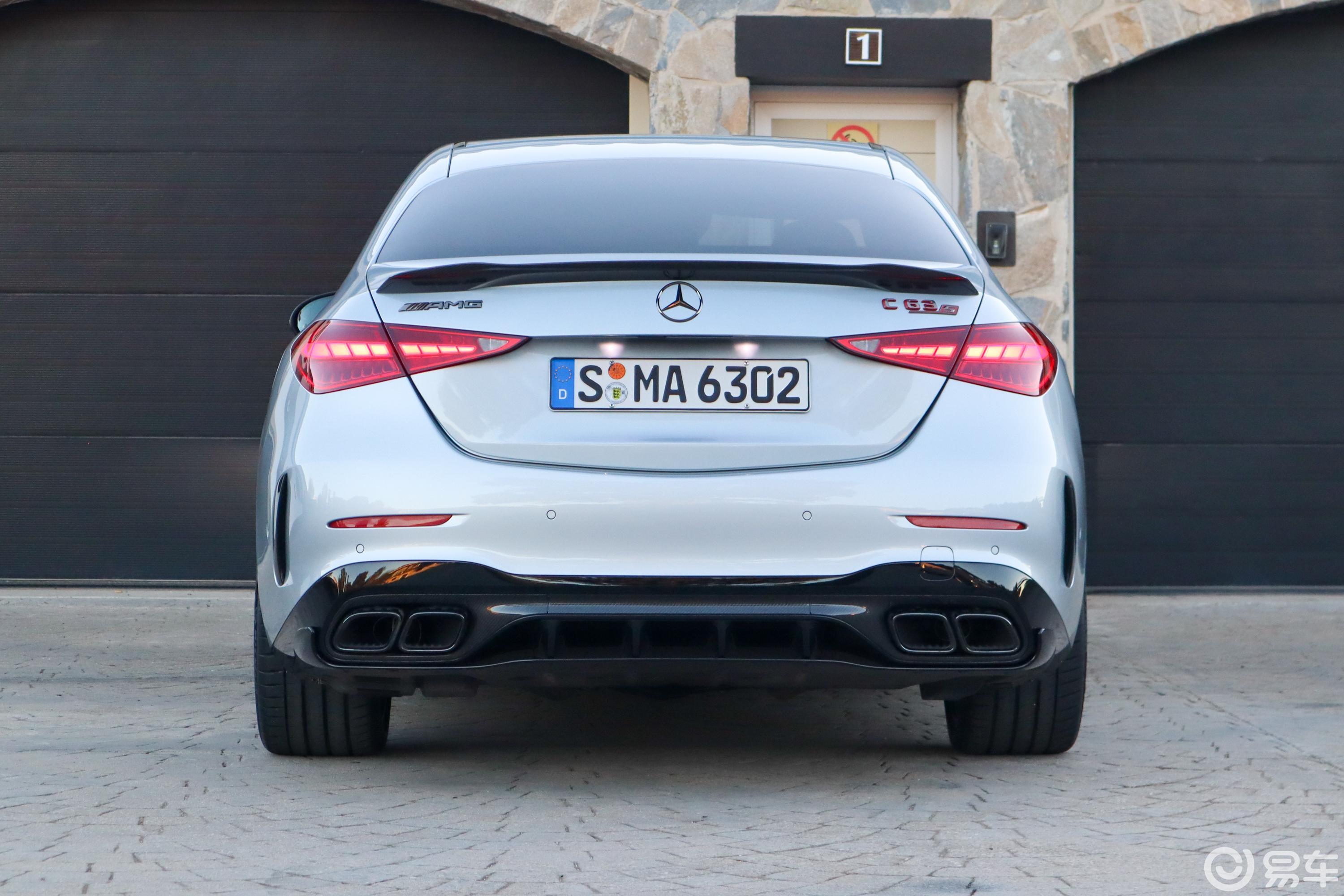 【奔驰C级 AMG 新能源AMG C 63 S E Performance正后水平图片-汽车图片大全】-易车