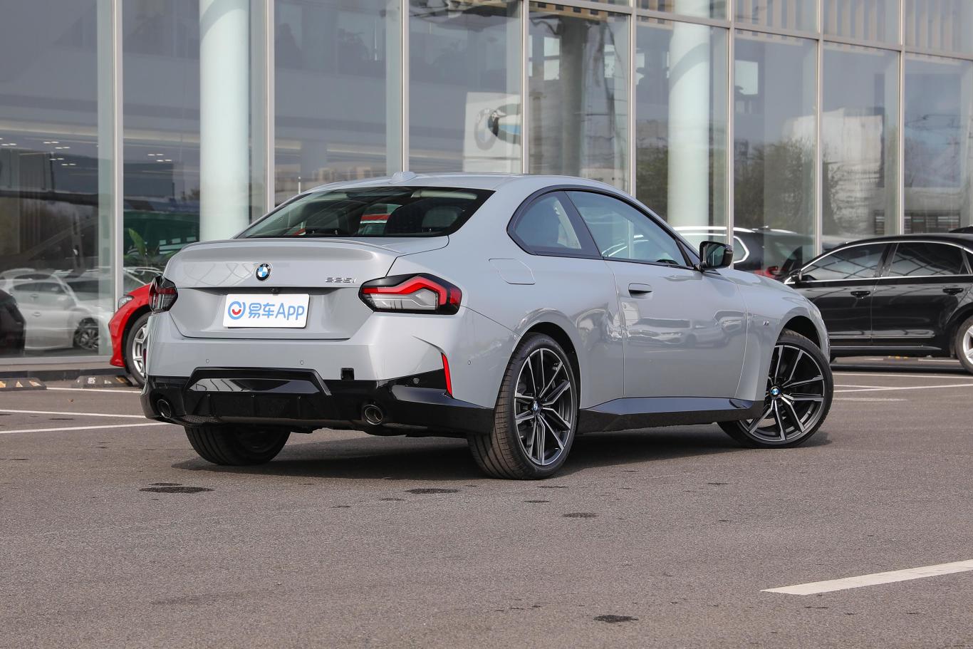 【宝马2系(进口)双门轿跑车 225i M运动曜夜套装侧后45度车头向右水平图片-汽车图片大全】-易车