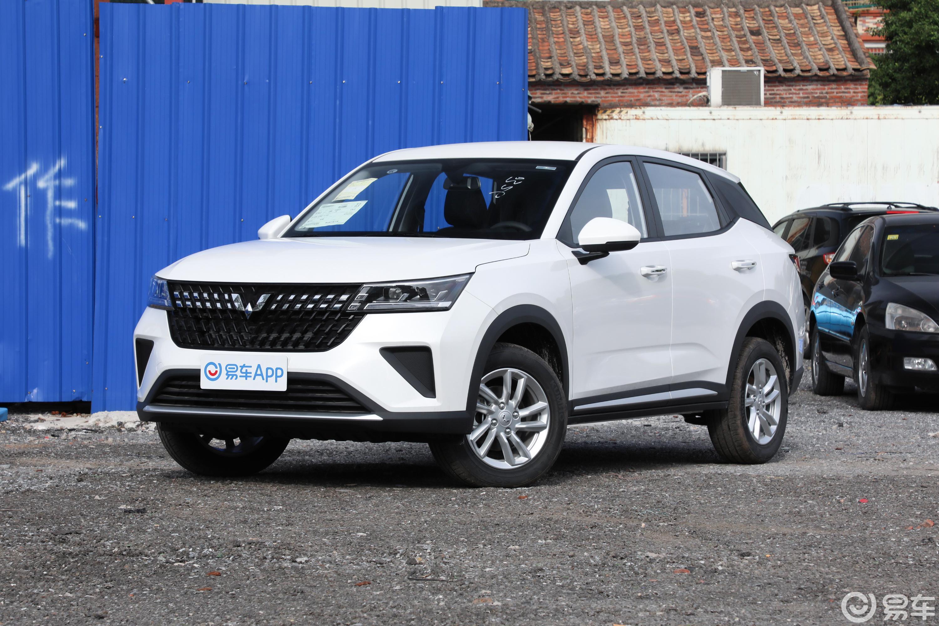 【五菱星驰1.5L CVT畅玩型侧前45度车头向左水平图片-汽车图片大全】-易车