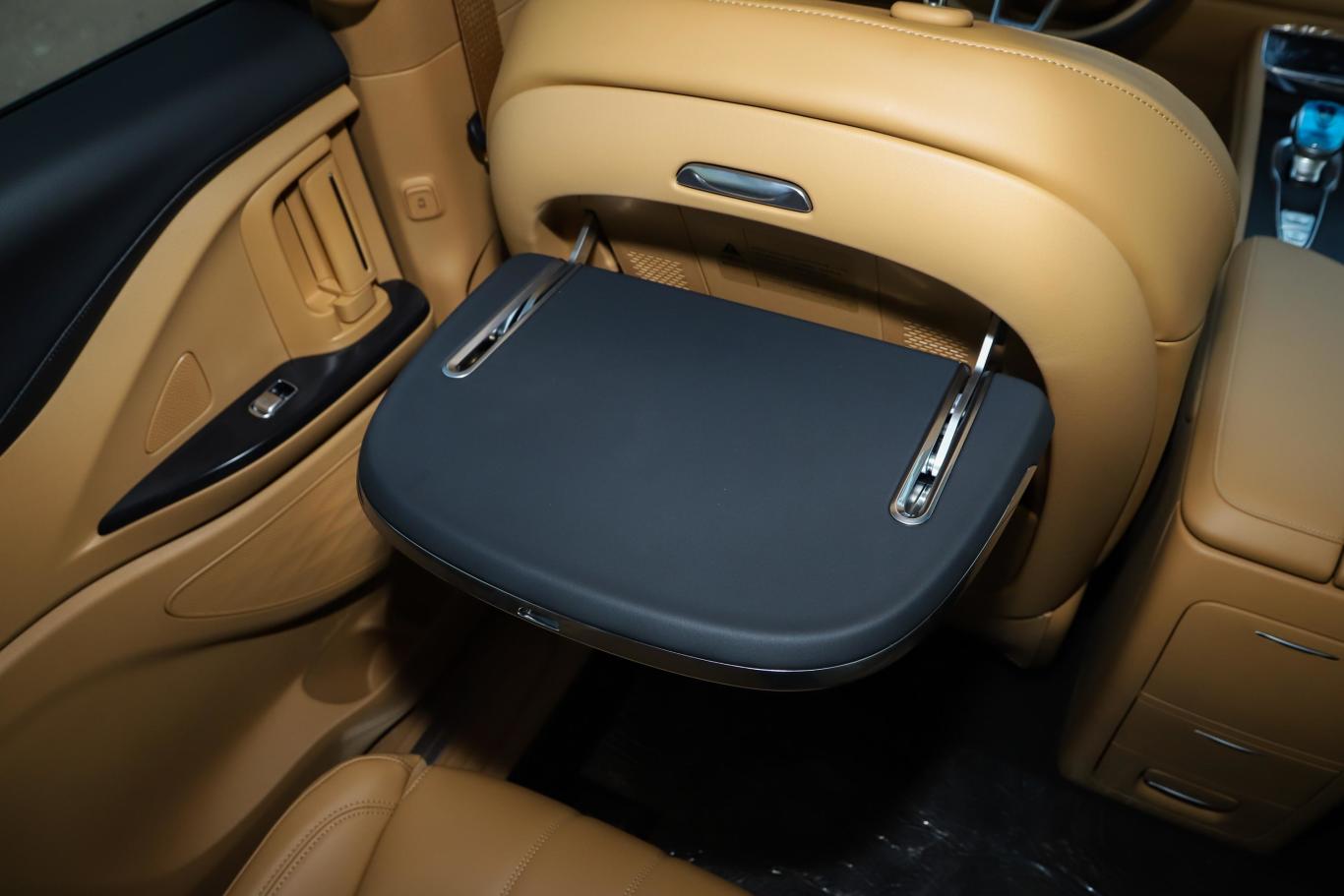 【岚图梦想家纯电动 605km 0碳版 家+续航包 7座后排功能图片-汽车图片大全】-易车