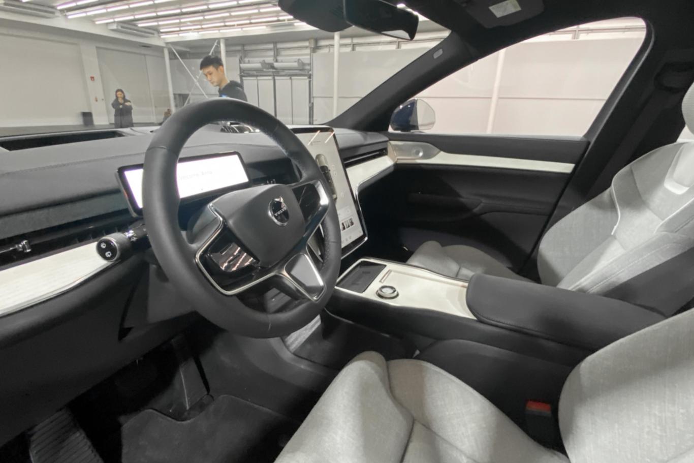 【沃尔沃EX90(海外)基本版内饰全景正拍图片-汽车图片大全】-易车