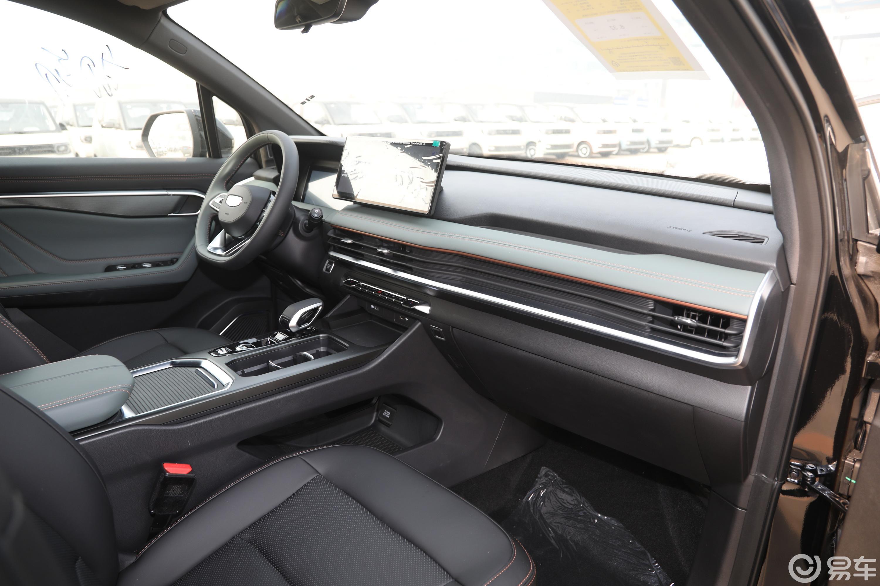 【豪越L2.0T 豪华版内饰全景副驾驶员方向图片-汽车图片大全】-易车