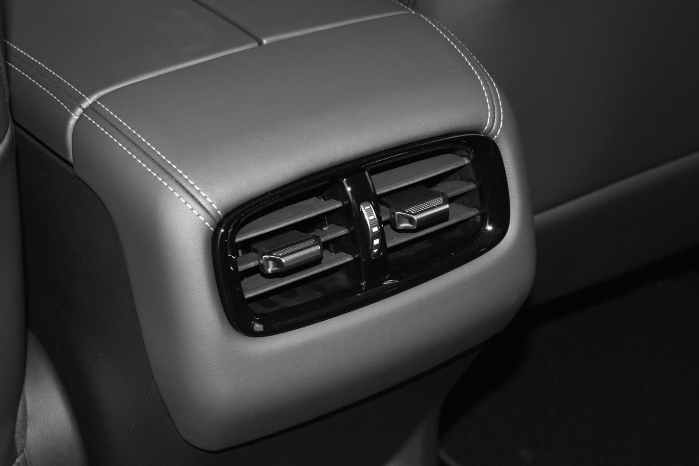 【AION VPlus 600km 80 智领版 三元锂 5座后排功能图片-汽车图片大全】-易车