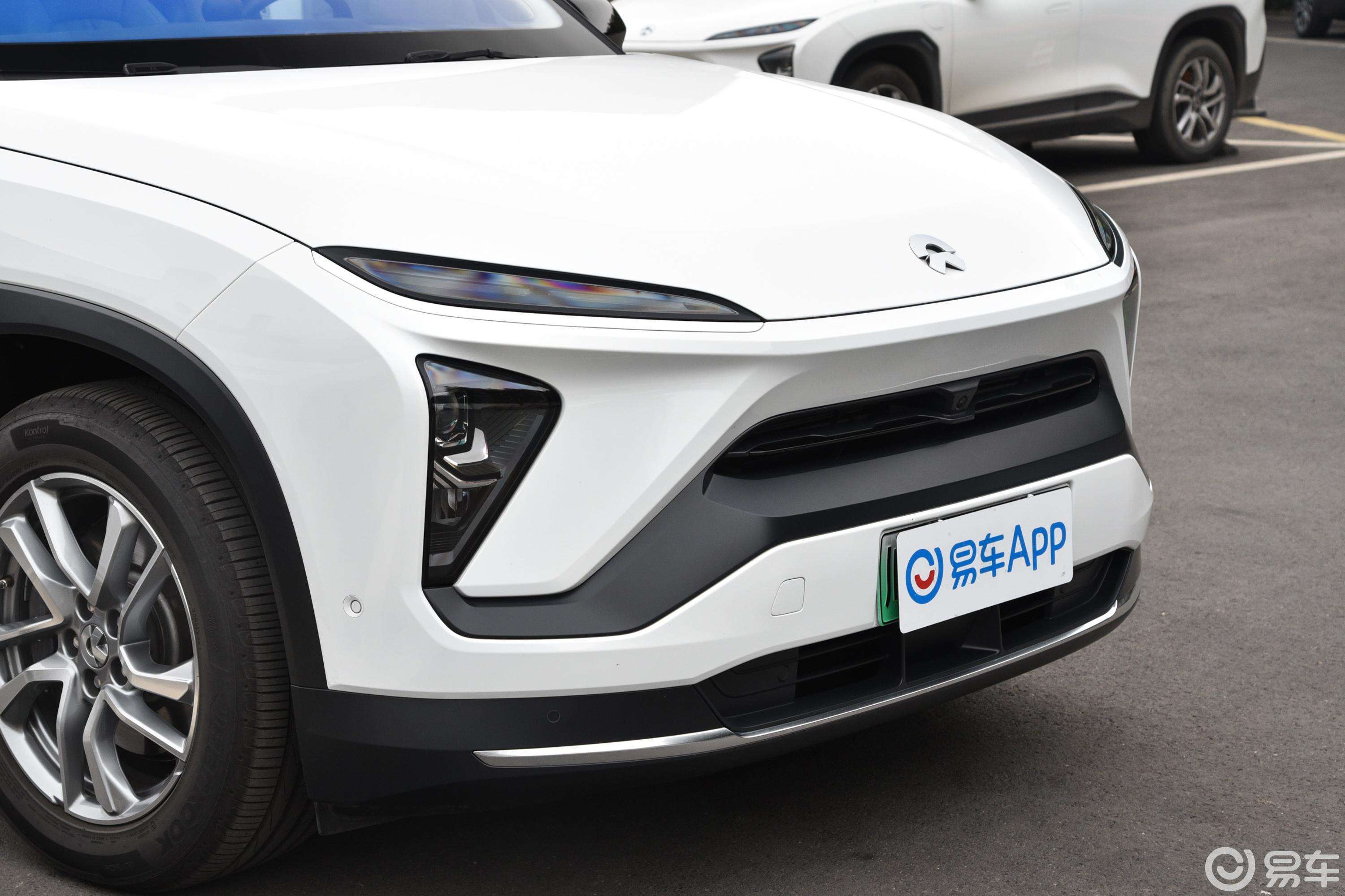 【蔚来ES6455km 运动版 75kWh前格栅侧俯拍图片-汽车图片大全】-易车