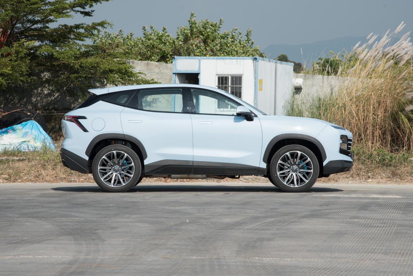 【捷途大圣i-DM1.5T 80km 闪电02正侧车头向右水平图片-汽车图片大全】-易车