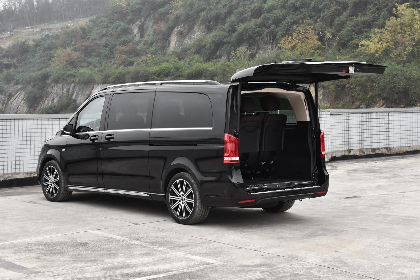 【奔驰V级V 260 L 豪华版后备厢开启45度侧拍图片-汽车图片大全】-易车