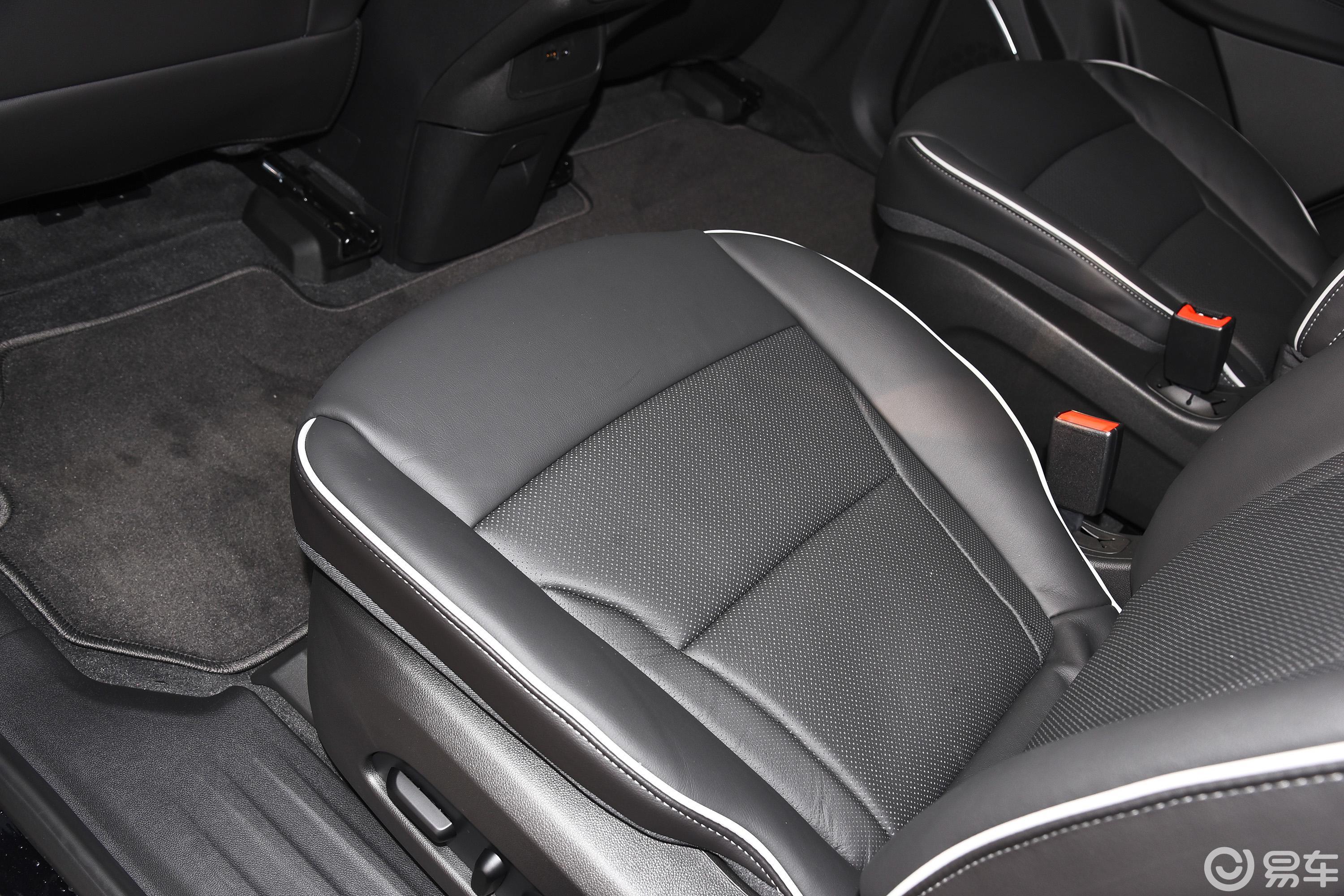 【昂科旗652T 四驱尊享旗舰型 6座后排空间图片-汽车图片大全】-易车