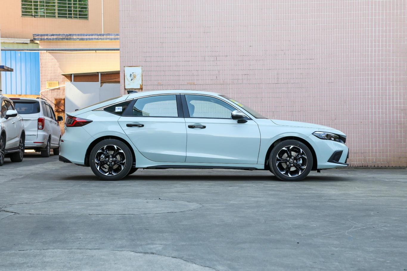 【思域HATCHBACK e:HEV 2.0L E-CVT极曜版正侧车头向右水平图片-汽车图片大全】-易车