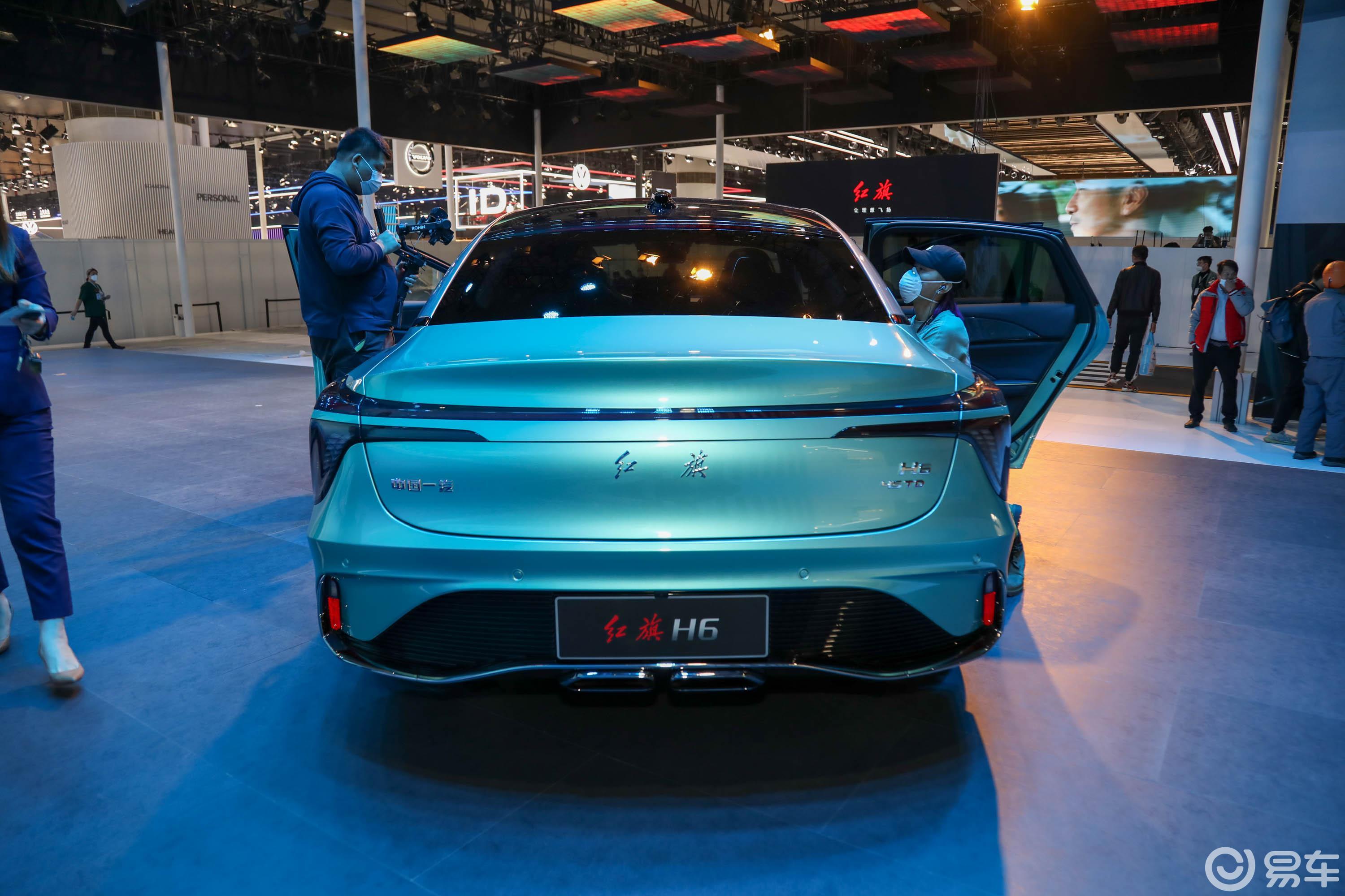 【红旗H62.0T 致臻版正后水平图片-汽车图片大全】-易车