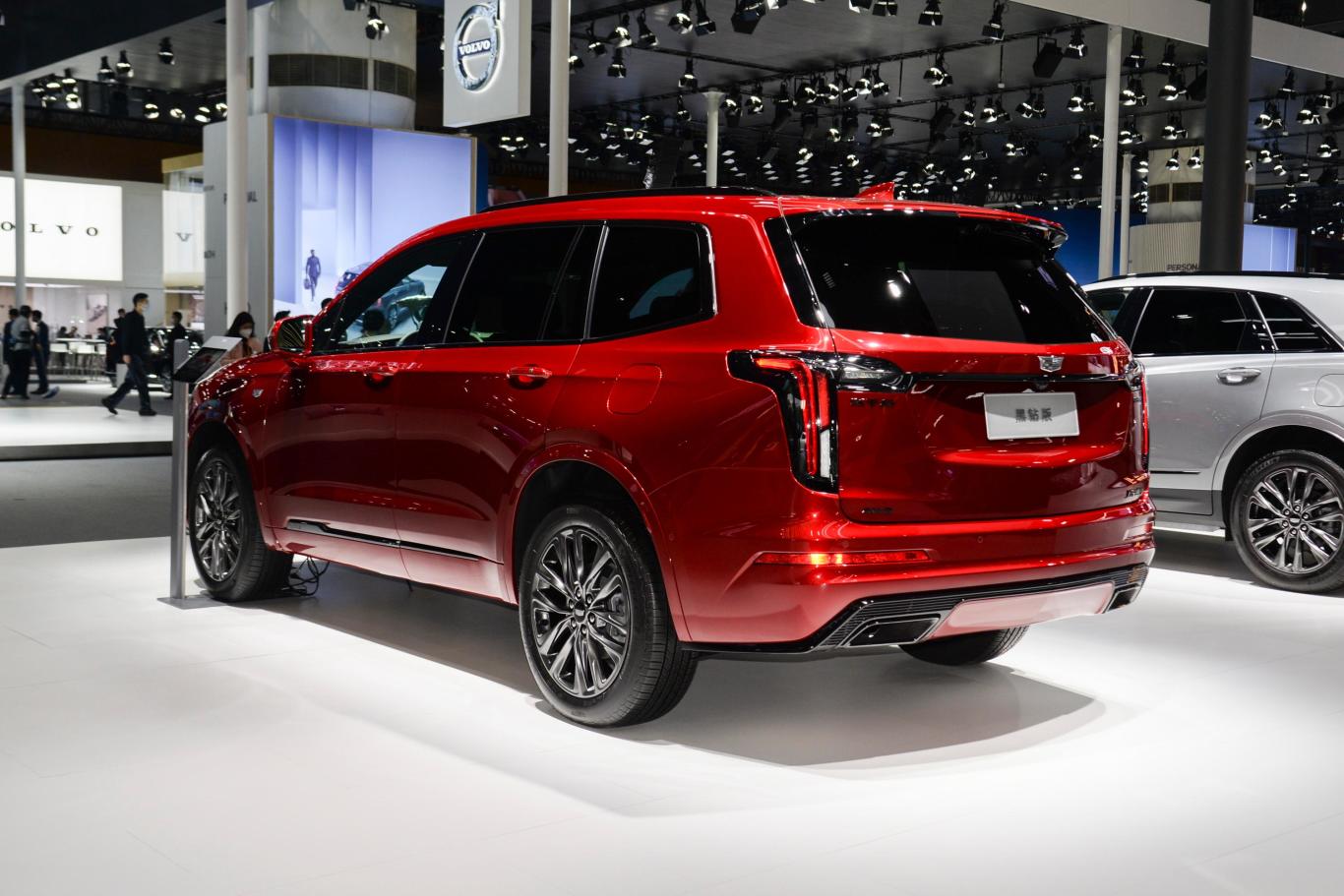 【凯迪拉克XT6轻混 2.0T 四驱铂金型黑钻版 6座外观图片-汽车图片大全】-易车