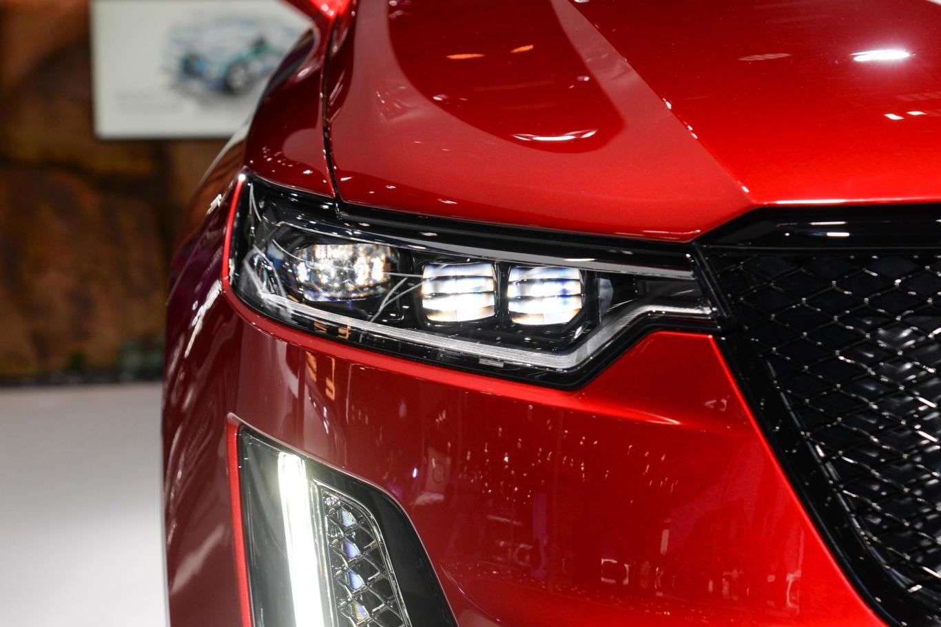 【凯迪拉克XT6轻混 2.0T 四驱铂金型黑钻版 6座外观图片-汽车图片大全】-易车