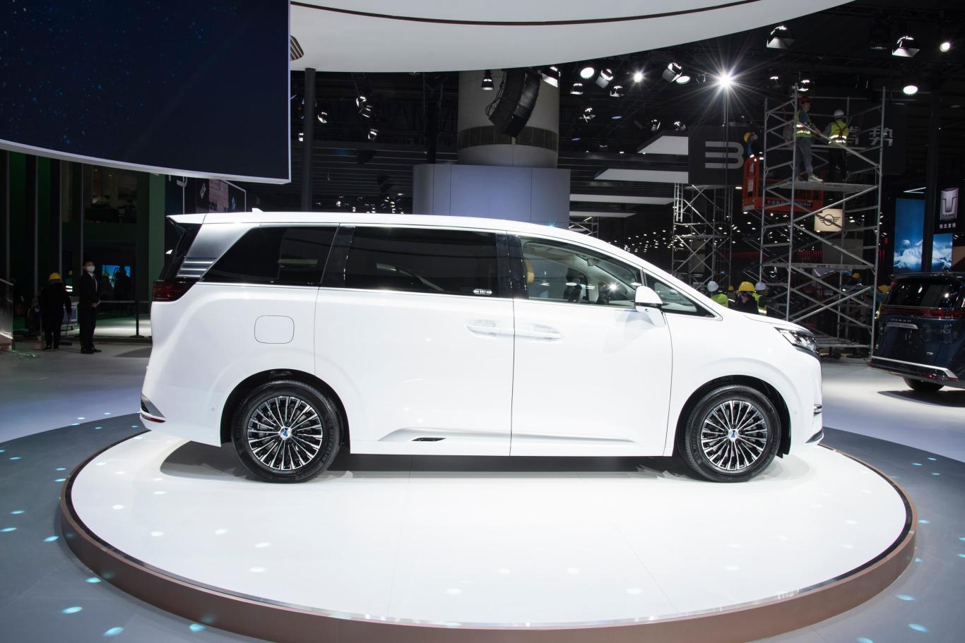 【腾势D9EV 600km 四驱旗舰版 7座图片-汽车图片大全】-易车