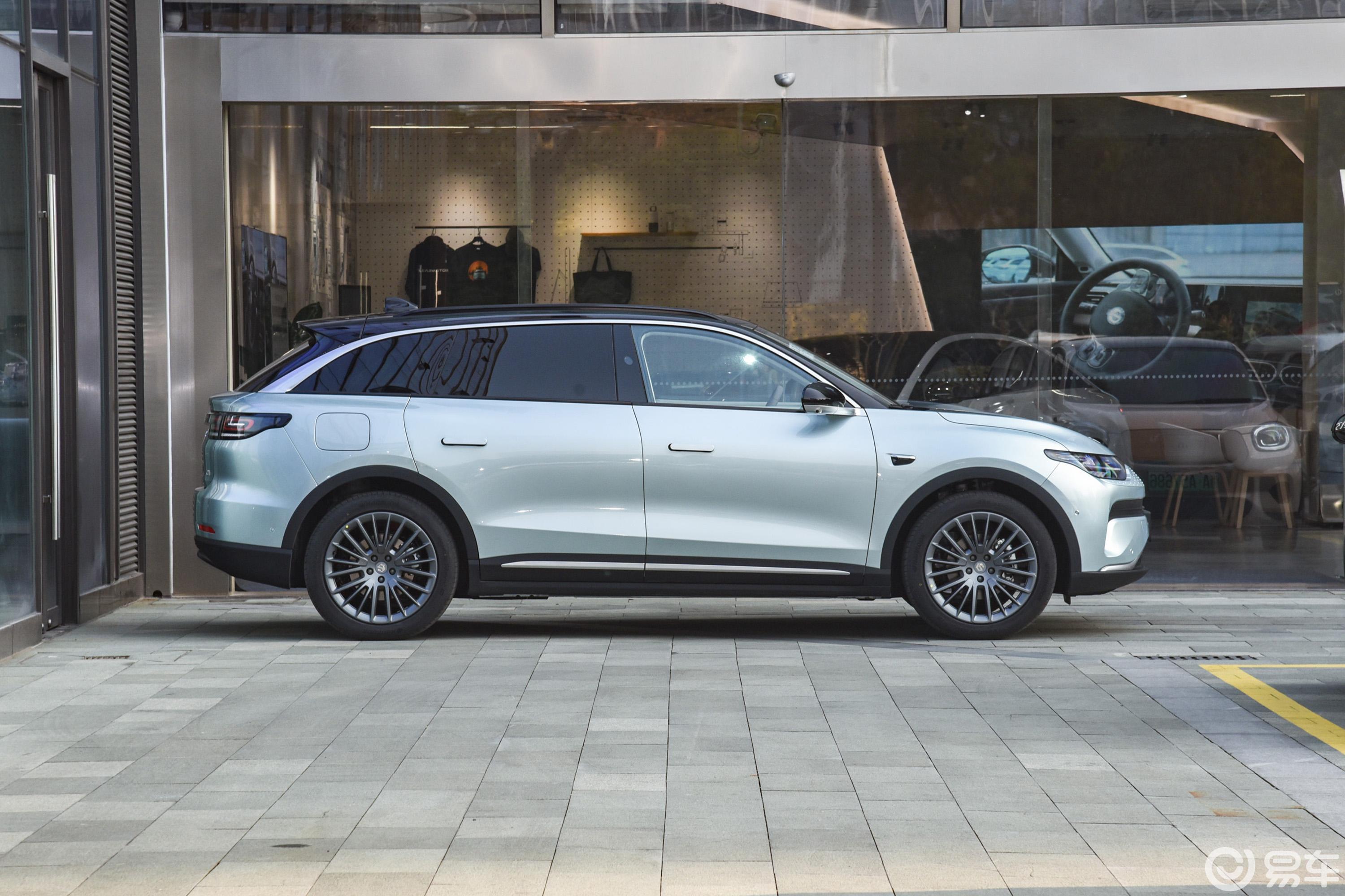 【零跑C11 增程版285km 285智享版正侧车头向右水平图片-汽车图片大全】-易车