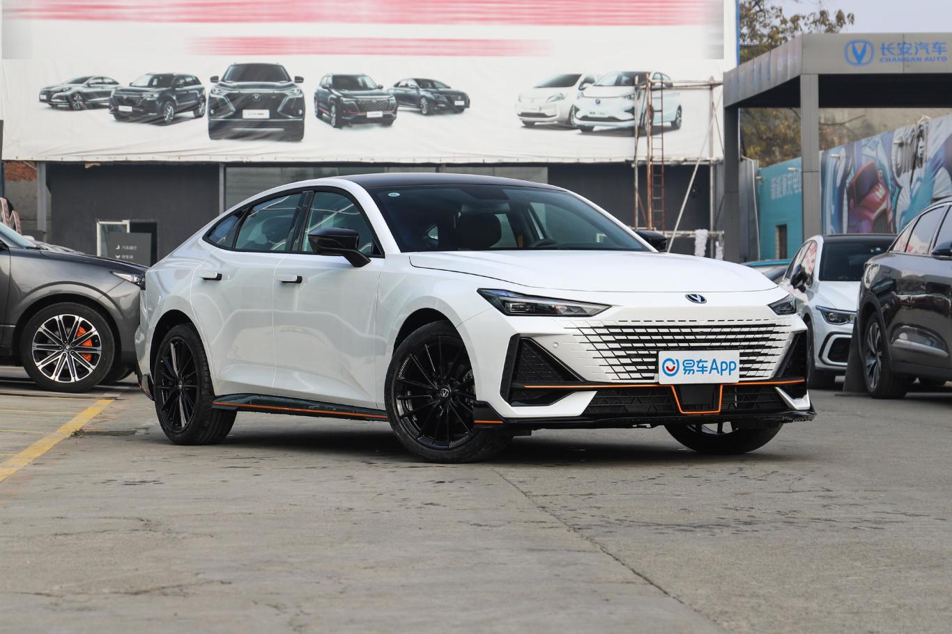 【长安UNI-V1.5T 双离合运动版侧前45度车头向右水平图片-汽车图片大全】-易车