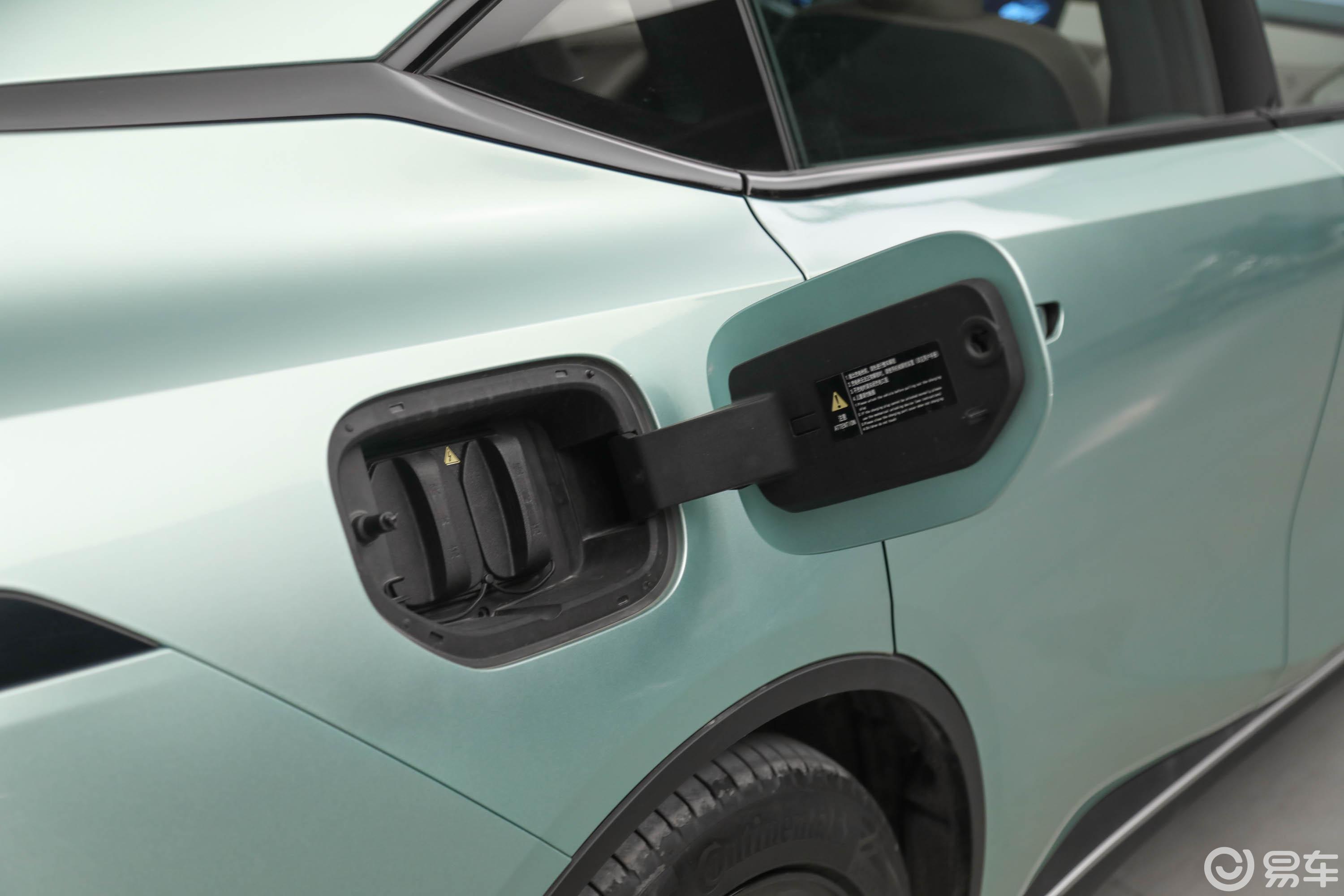 【深蓝SL03515km 纯电版快充充电口图片-汽车图片大全】-易车
