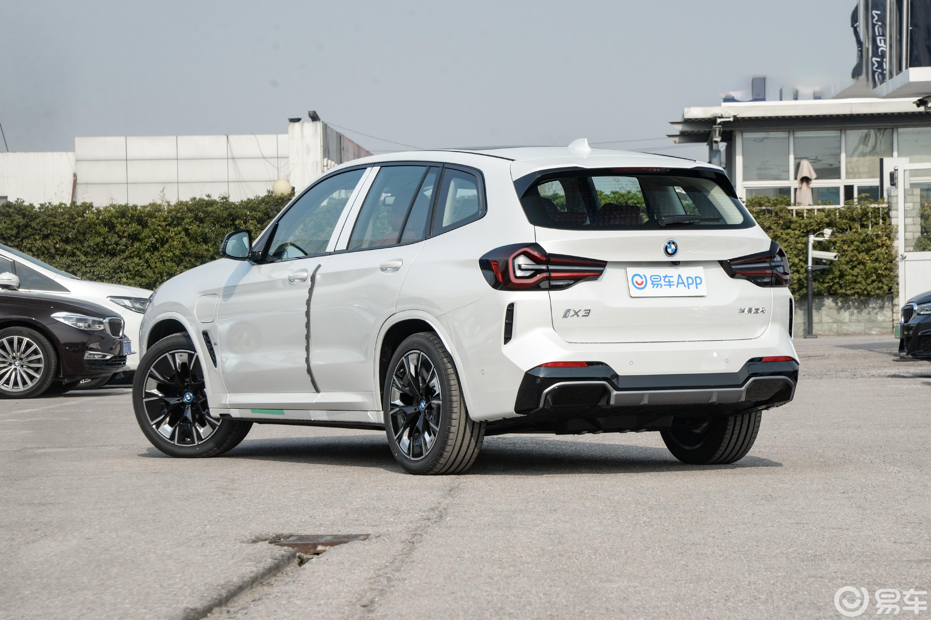 【宝马iX3535km 创领型侧后45度车头向左水平图片-汽车图片大全】-易车