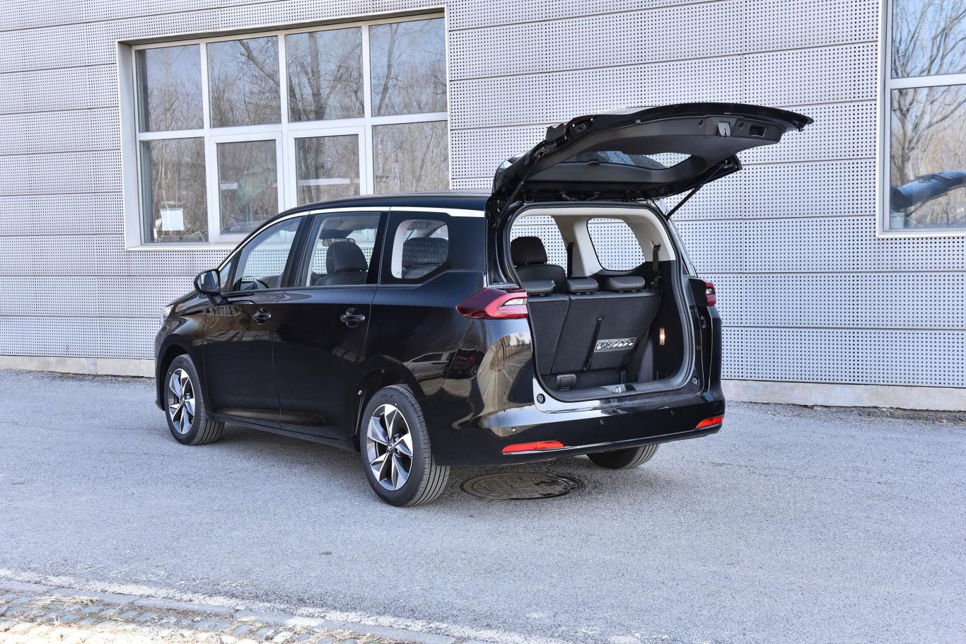 【传祺M6Pro 270T 豪华版后备厢开启45度侧拍图片-汽车图片大全】-易车