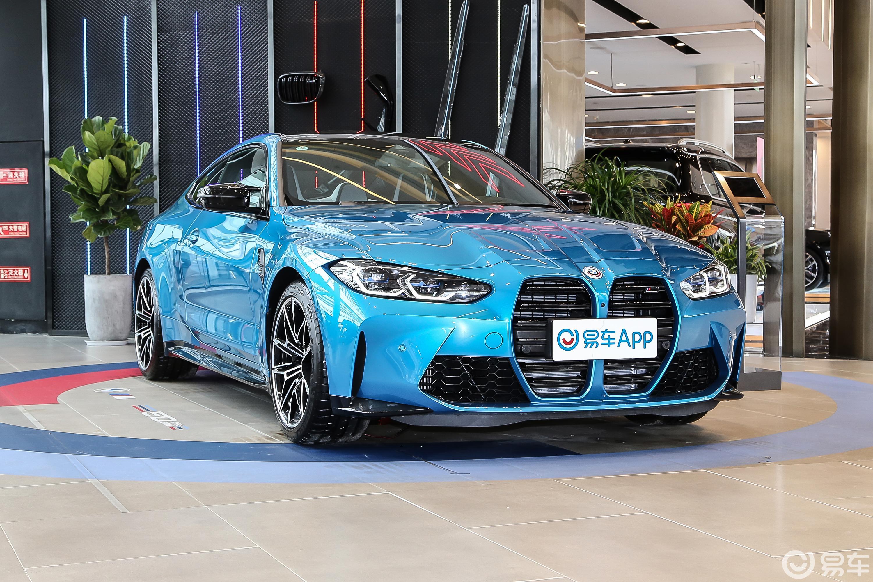 【宝马M450周年版 M4 双门轿跑车 M xDrive 雷霆版侧前45度车头向右水平图片-汽车图片大全】-易车