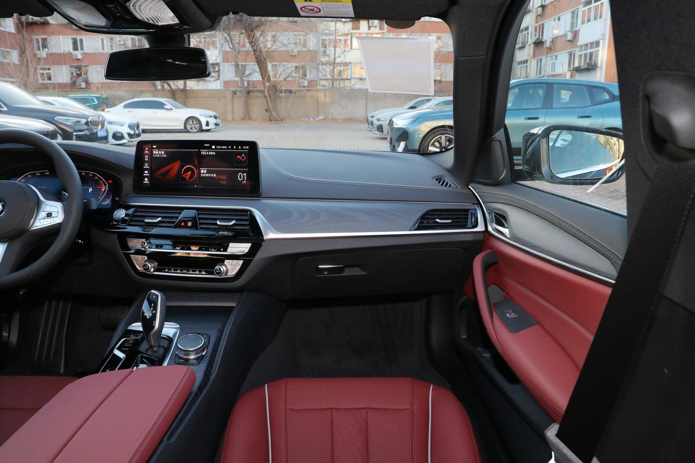 【宝马5系530Li 领先型 M运动套装副驾驶位区域图片-汽车图片大全】-易车