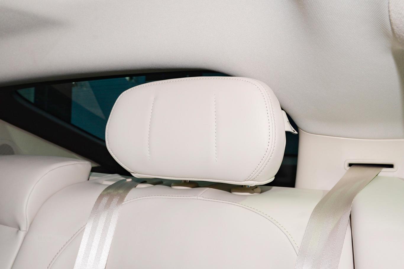 【飞凡F7600km 四驱性能Pro版后排空间图片-汽车图片大全】-易车