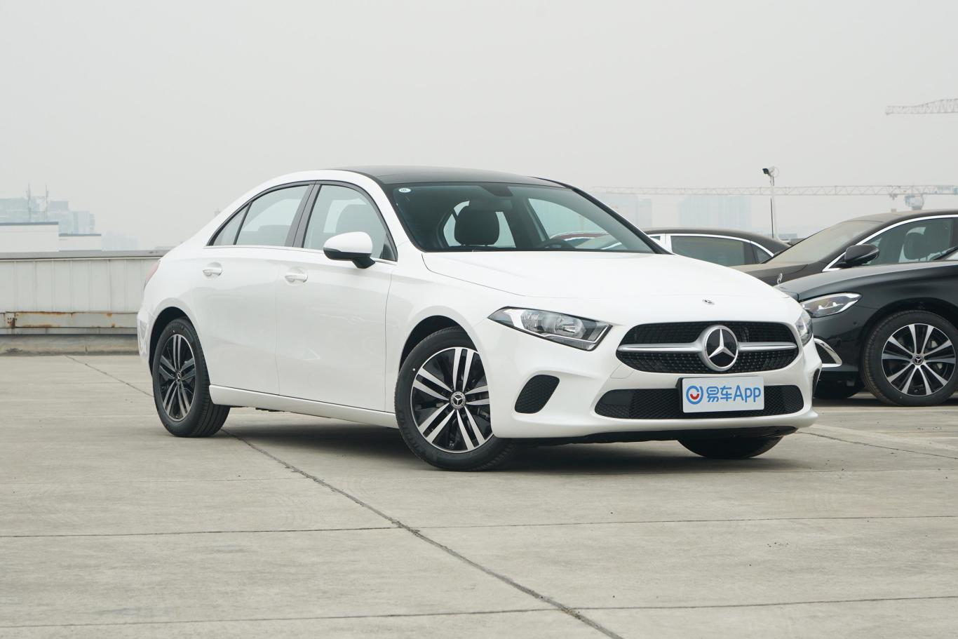 【奔驰A级A 180 L侧前45度车头向右水平图片-汽车图片大全】-易车
