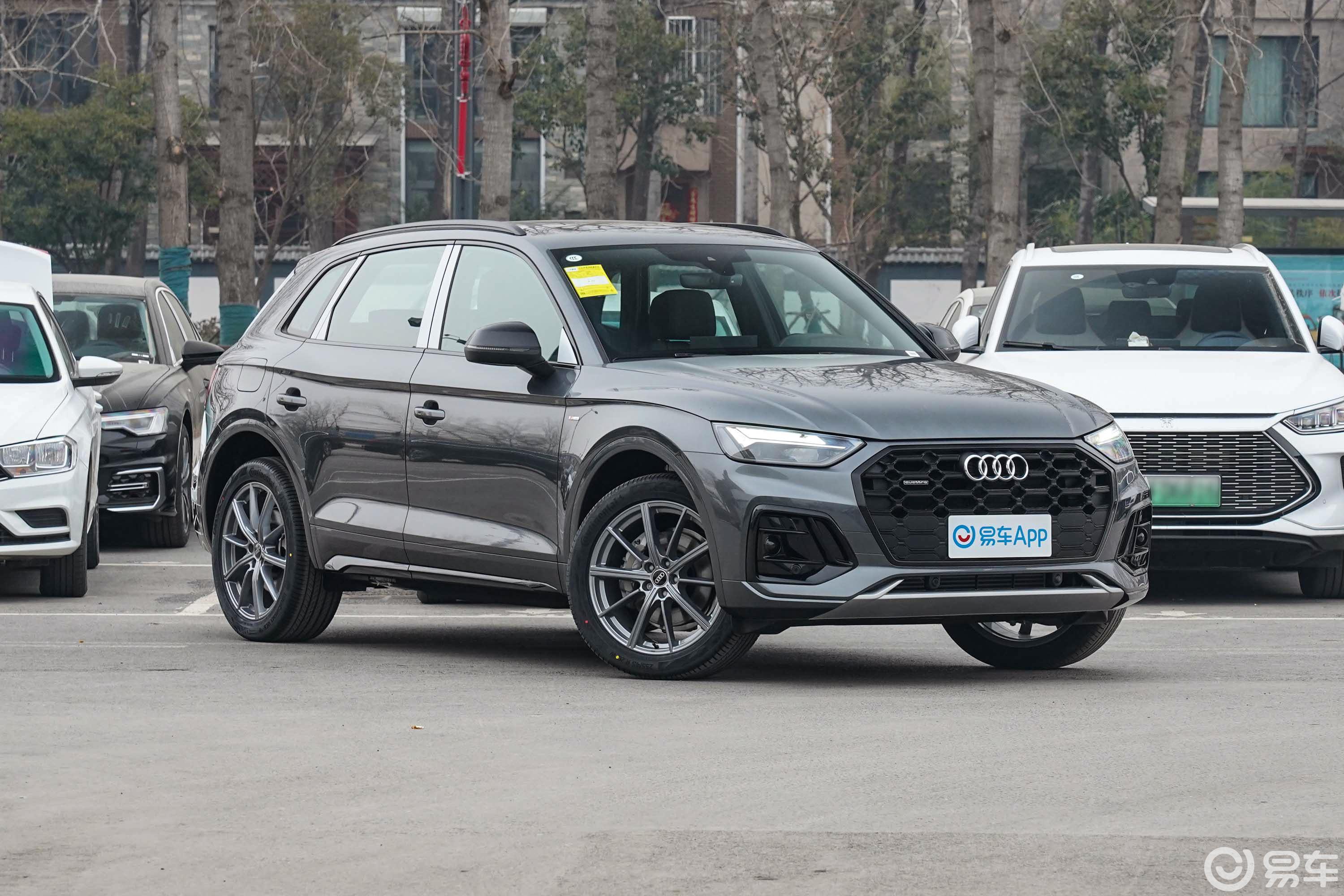 【奥迪Q5L40 TFSI 豪华动感型侧前45度车头向右水平图片-汽车图片大全】-易车