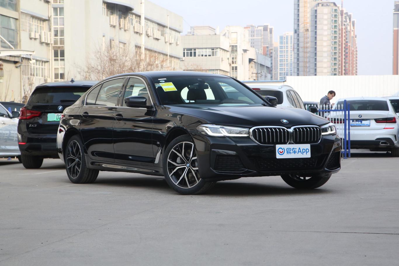 【宝马5系530Li 尊享型 M运动套装侧前45度车头向右水平图片-汽车图片大全】-易车