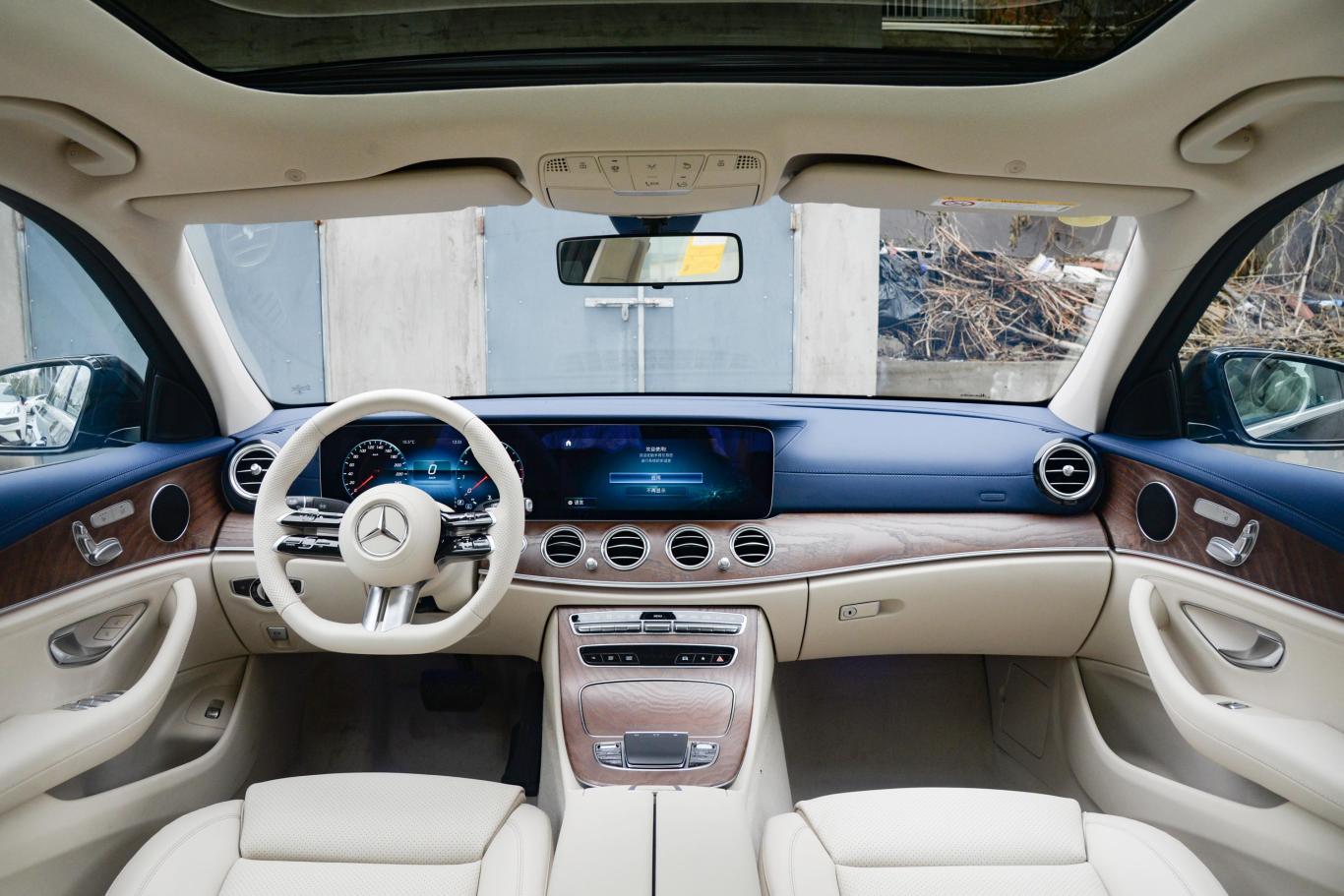 【奔驰E级E 260 L 运动型 4MATIC内饰全景正拍图片-汽车图片大全】-易车