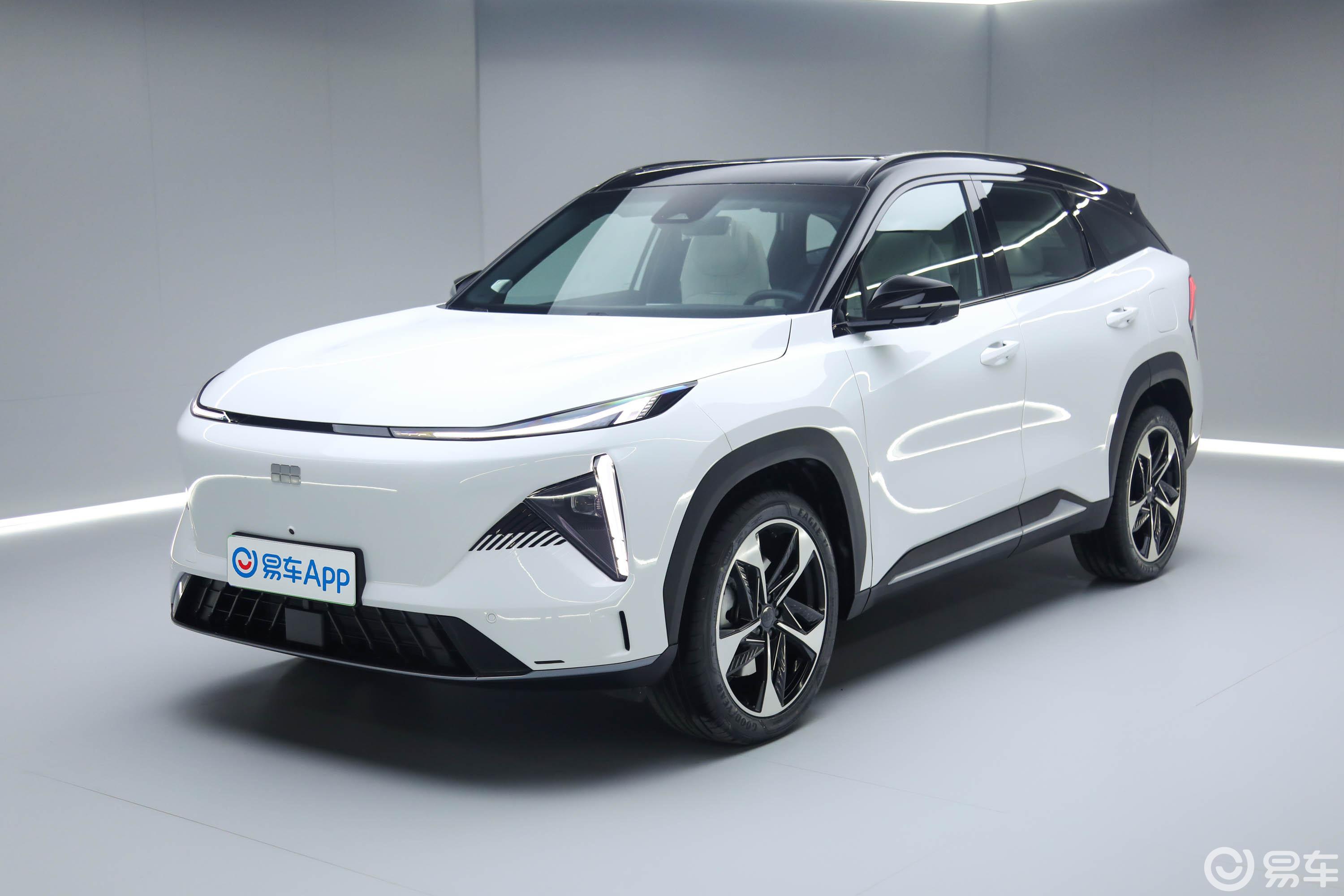 【银河L71.5T 115km 星舰侧前45度车头向左水平图片-汽车图片大全】-易车