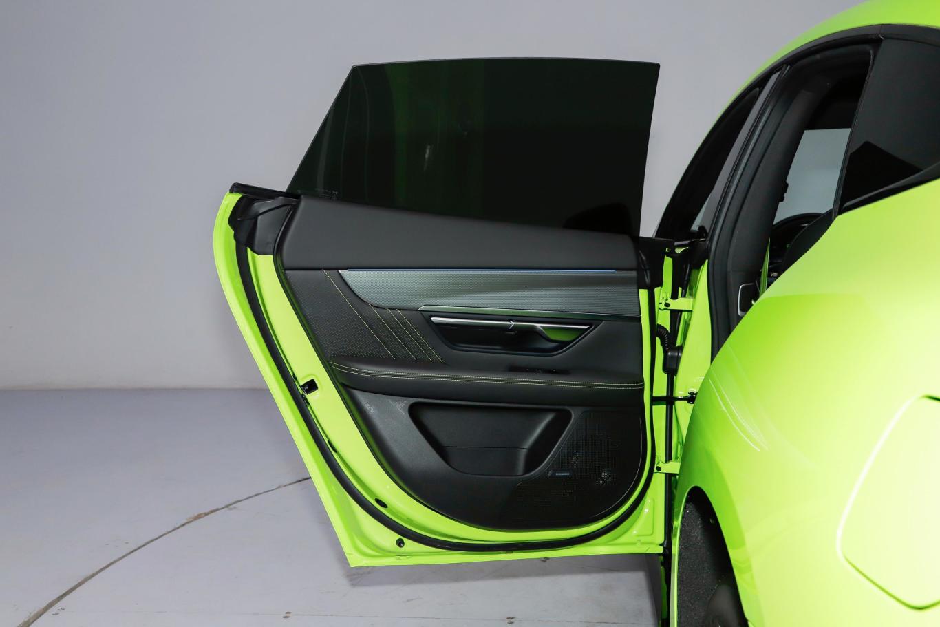 【小鹏P7P7i 610 四驱鹏翼性能版驾驶员侧后车门图片-汽车图片大全】-易车