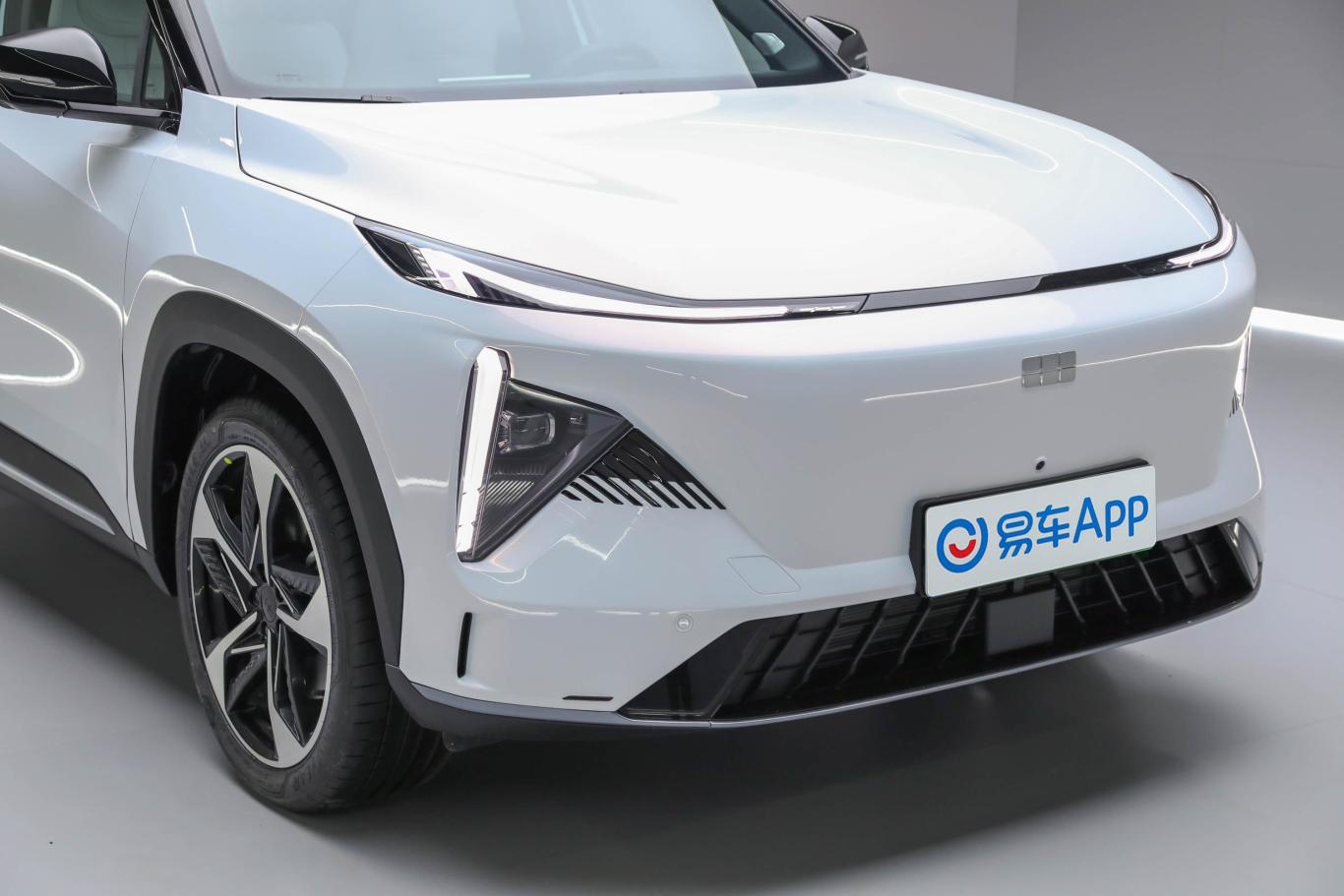 【银河L71.5T 115km 星舰前格栅侧俯拍图片-汽车图片大全】-易车