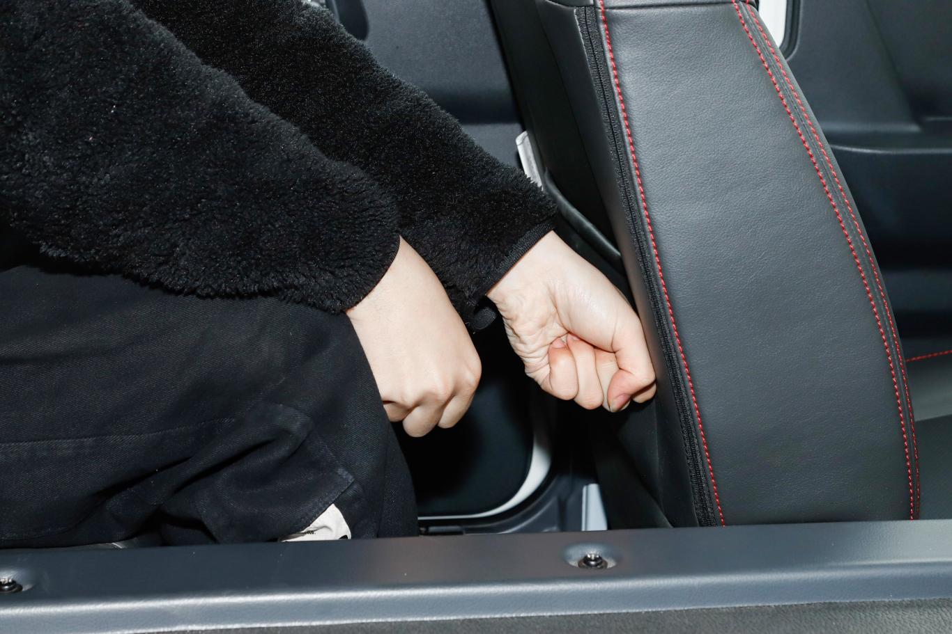 【猛士M50逆行者500 4.0T 溜背厢式后排腿部空间图片-汽车图片大全】-易车