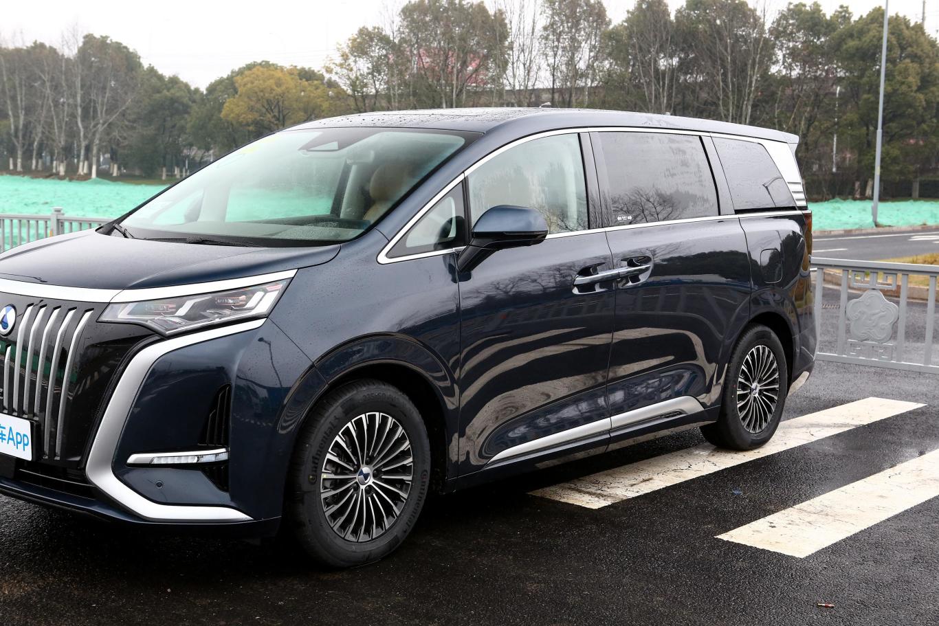 【腾势D9EV 600km 四驱旗舰版外观细节图片-汽车图片大全】-易车