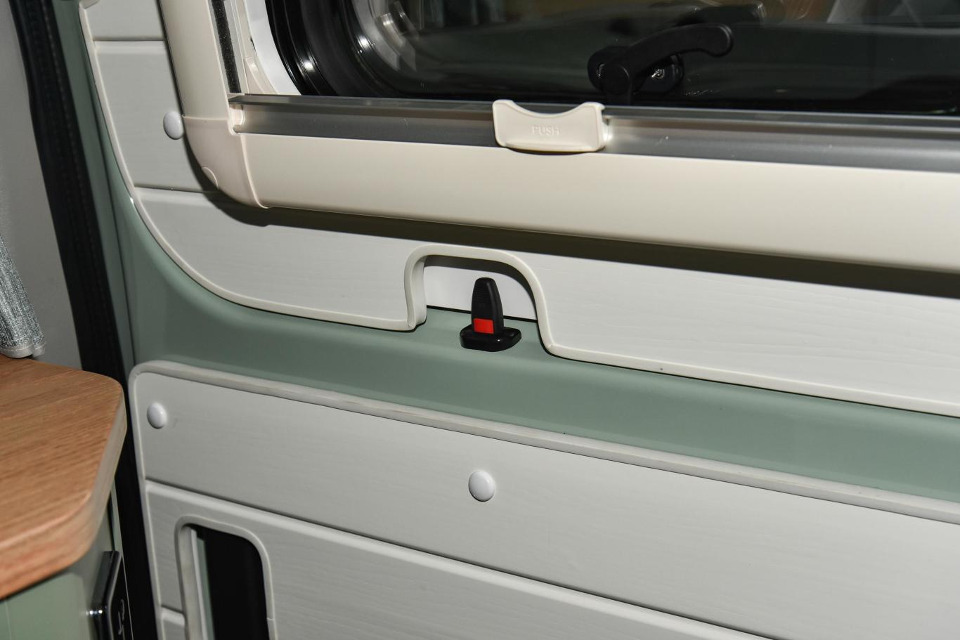 【新途V80房车旅行家 RVLIFE露营版后排功能图片-汽车图片大全】-易车