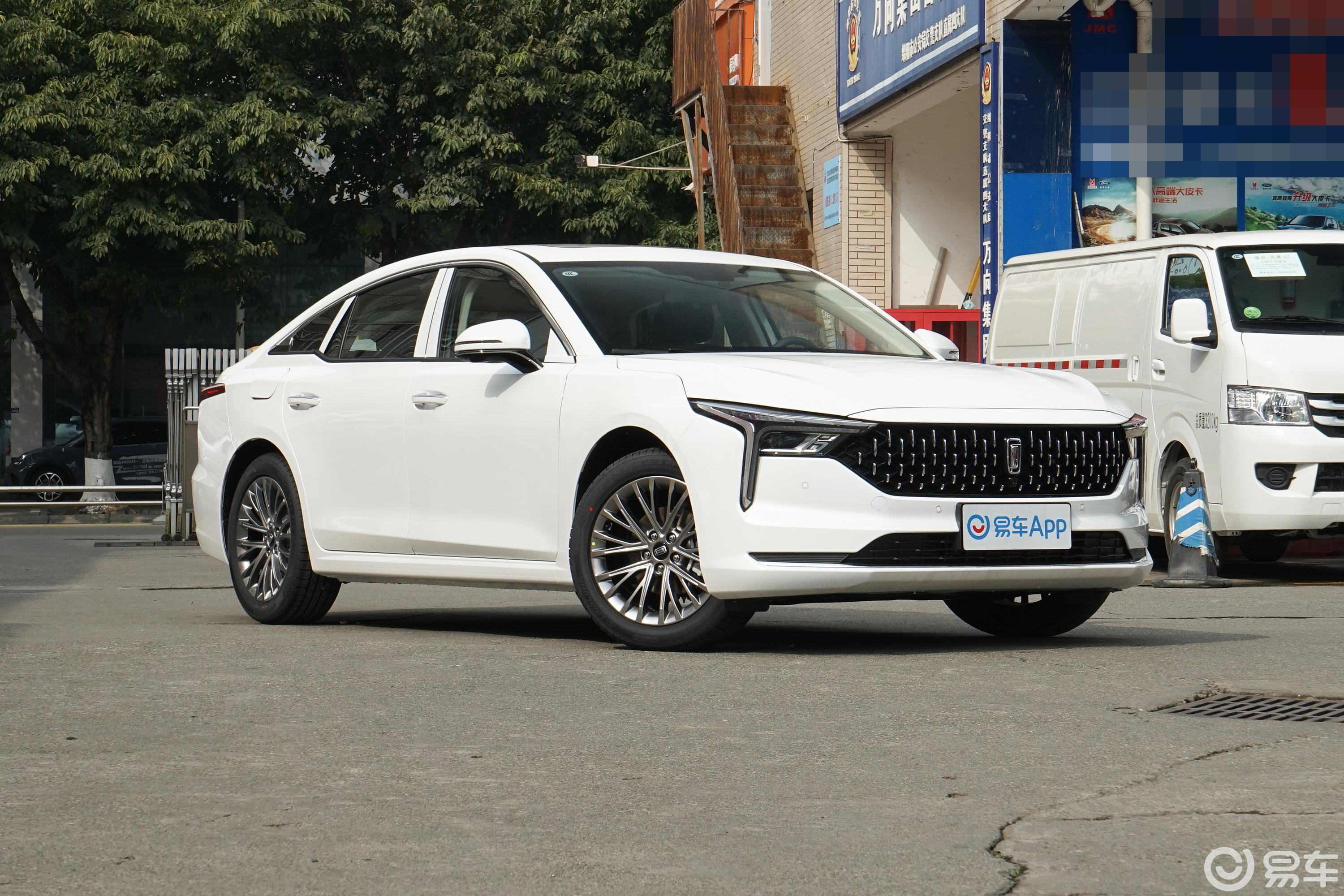 【奔腾B70第三代 1.5T 双离合畅享型侧前45度车头向右水平图片-汽车图片大全】-易车