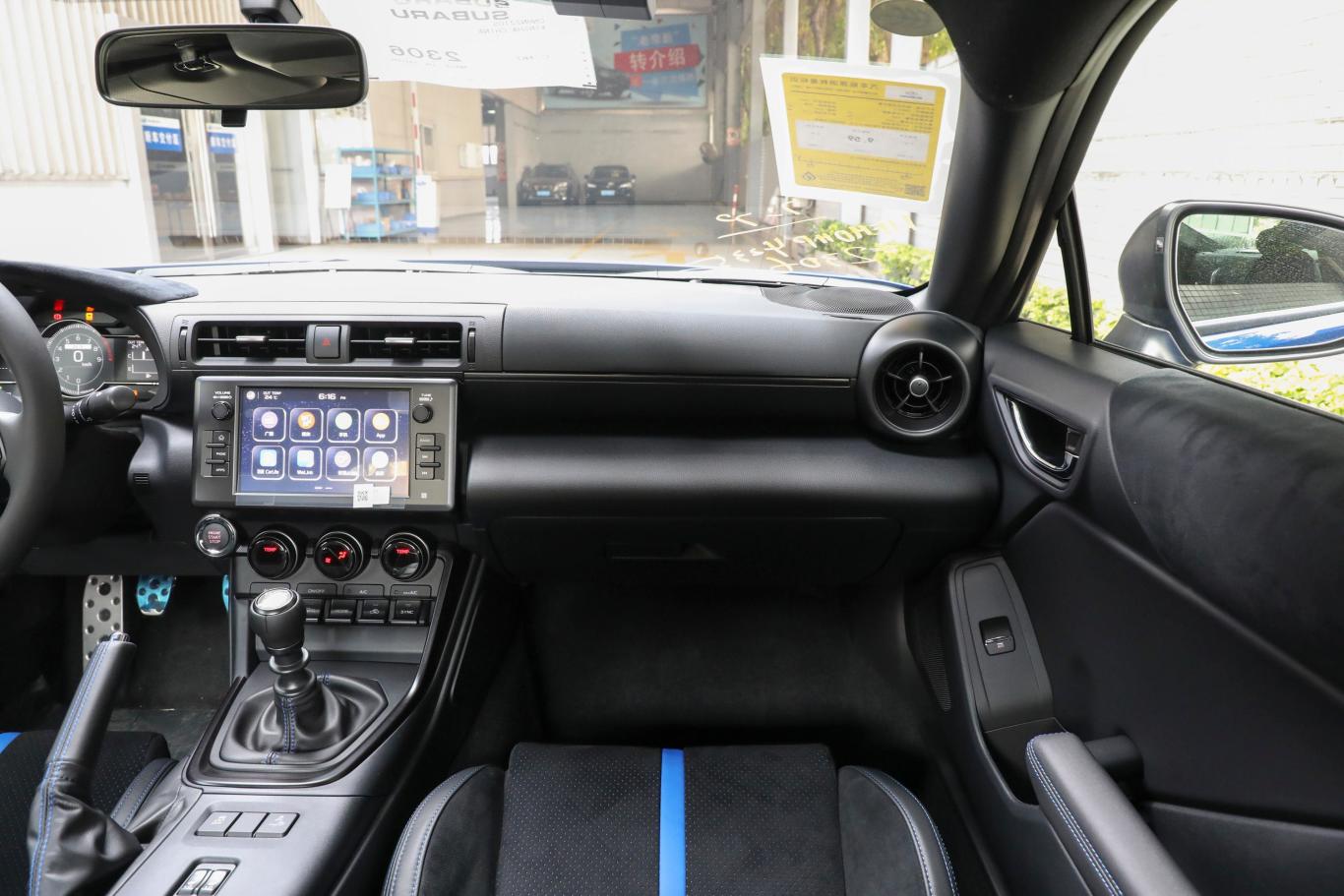 【斯巴鲁BRZ10周年纪念版 2.4L 手动版副驾驶位区域图片-汽车图片大全】-易车