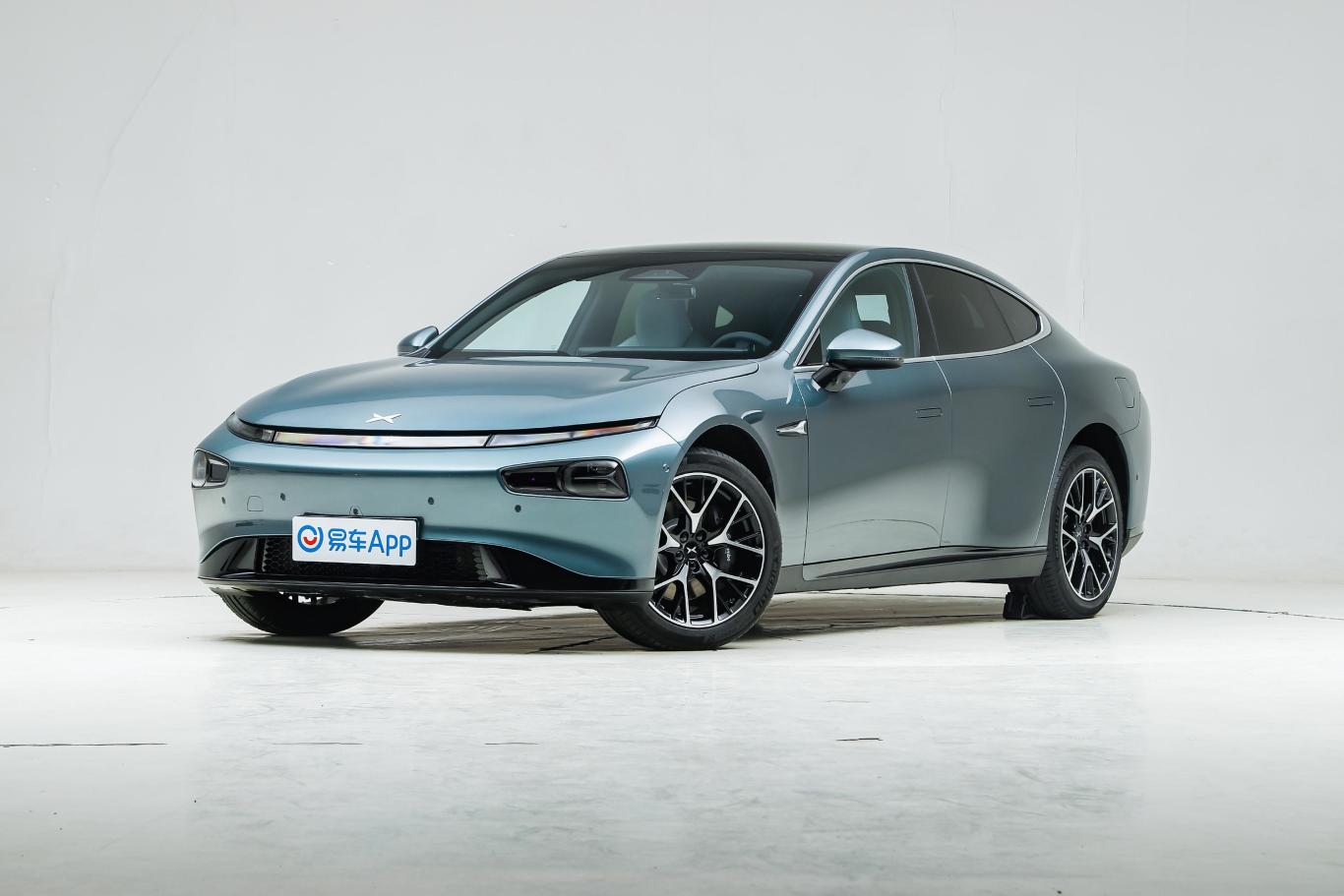 【小鹏P7P7i 702 后驱Max侧前45度车头向左水平图片-汽车图片大全】-易车