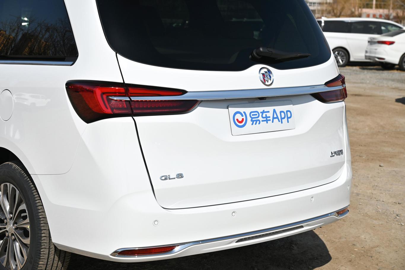 【别克GL8改款 陆上公务舱 2.0T 豪华型 7座车尾特写图片-汽车图片大全】-易车