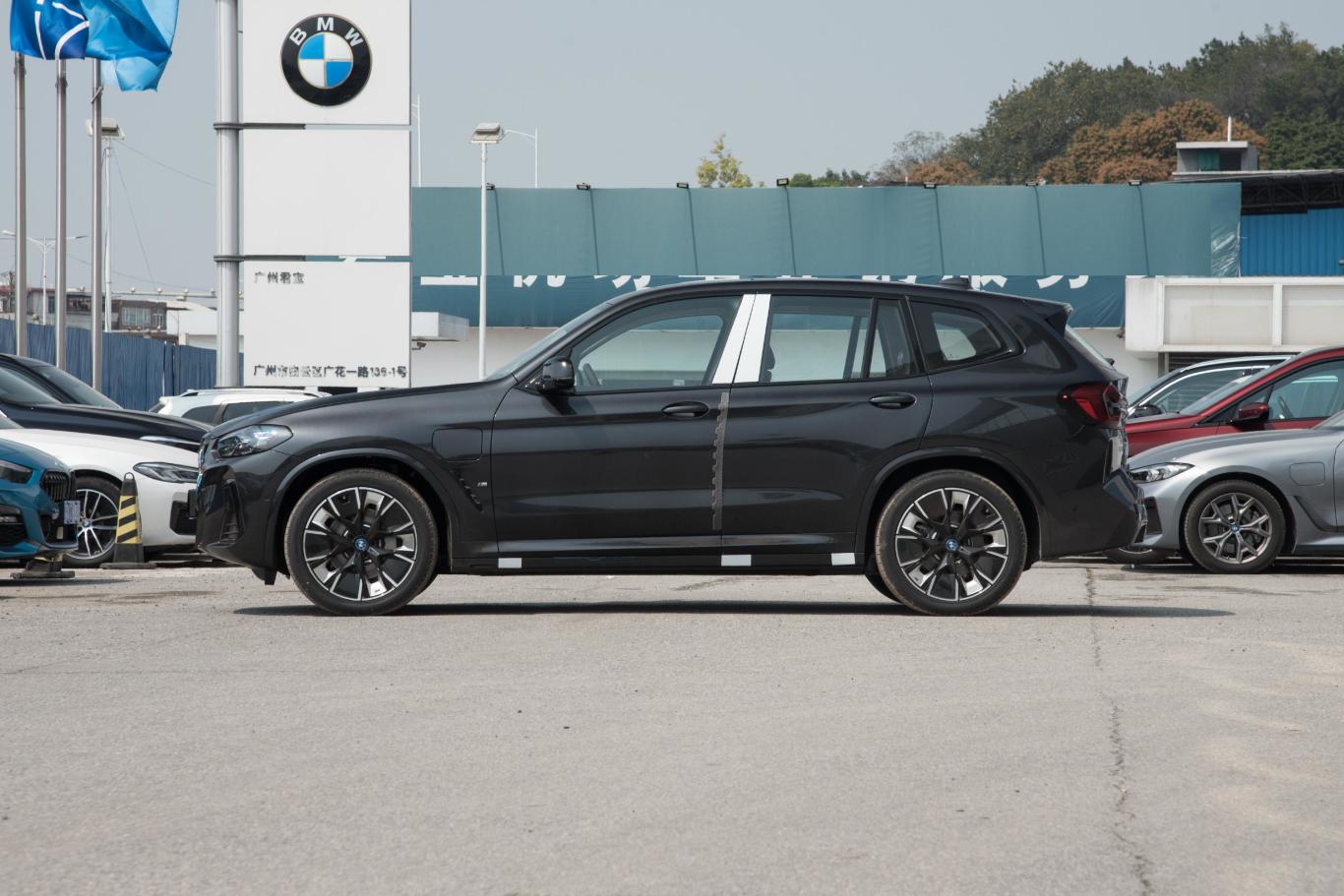 【宝马iX3535km 创领型正侧车头向右水平图片-汽车图片大全】-易车