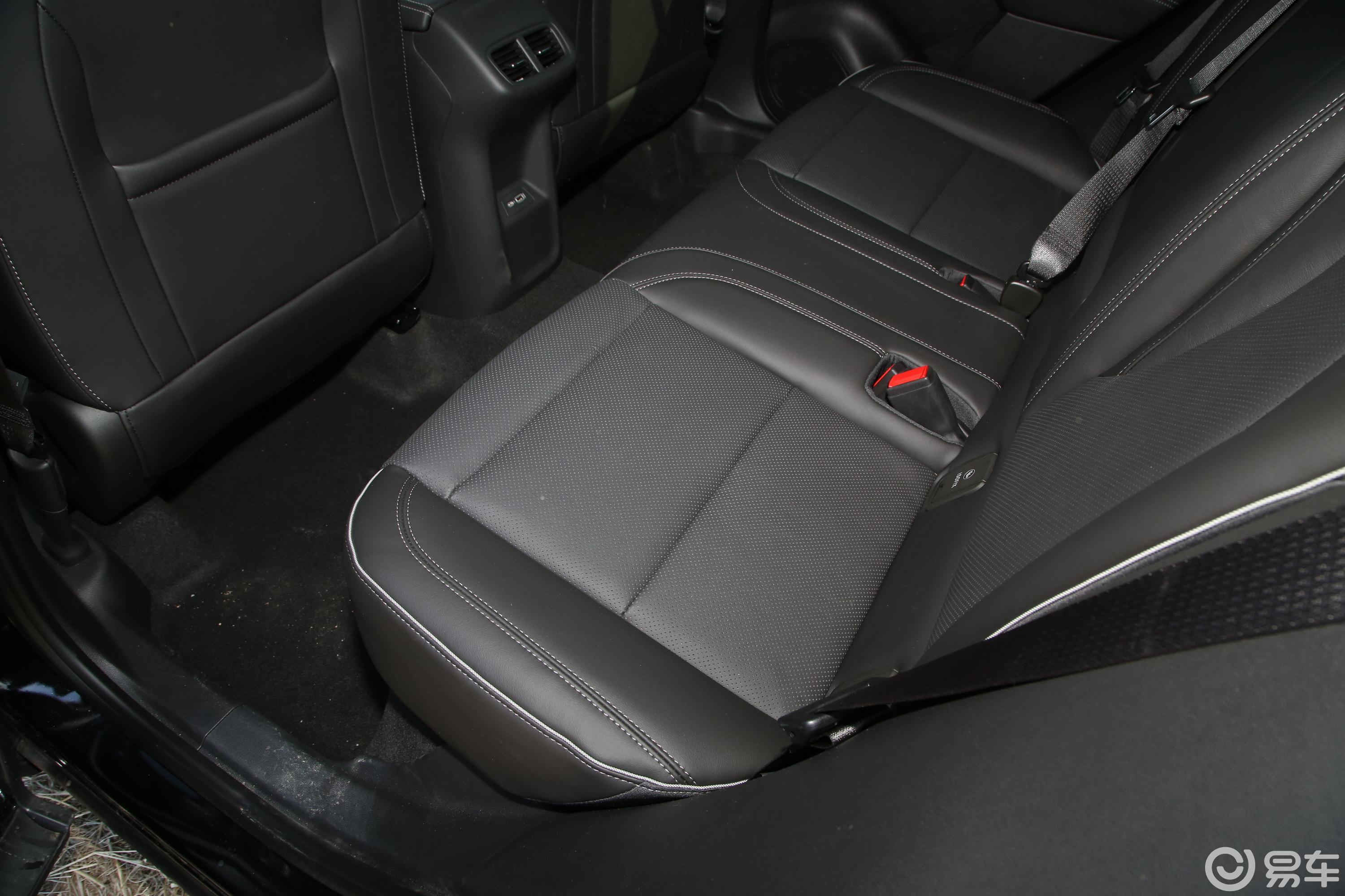 【昂科威昂科威S 552T 两驱豪华型后排空间图片-汽车图片大全】-易车